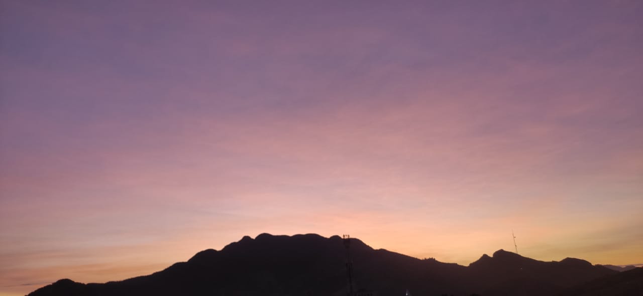 Fim da primeira tarde de junho tem cores diferentes no céu do ES | A Gazeta