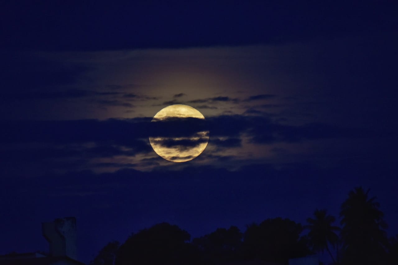 A Gazeta | Fenômeno raro 'Lua de Morango' acontece nesta sexta e será ...