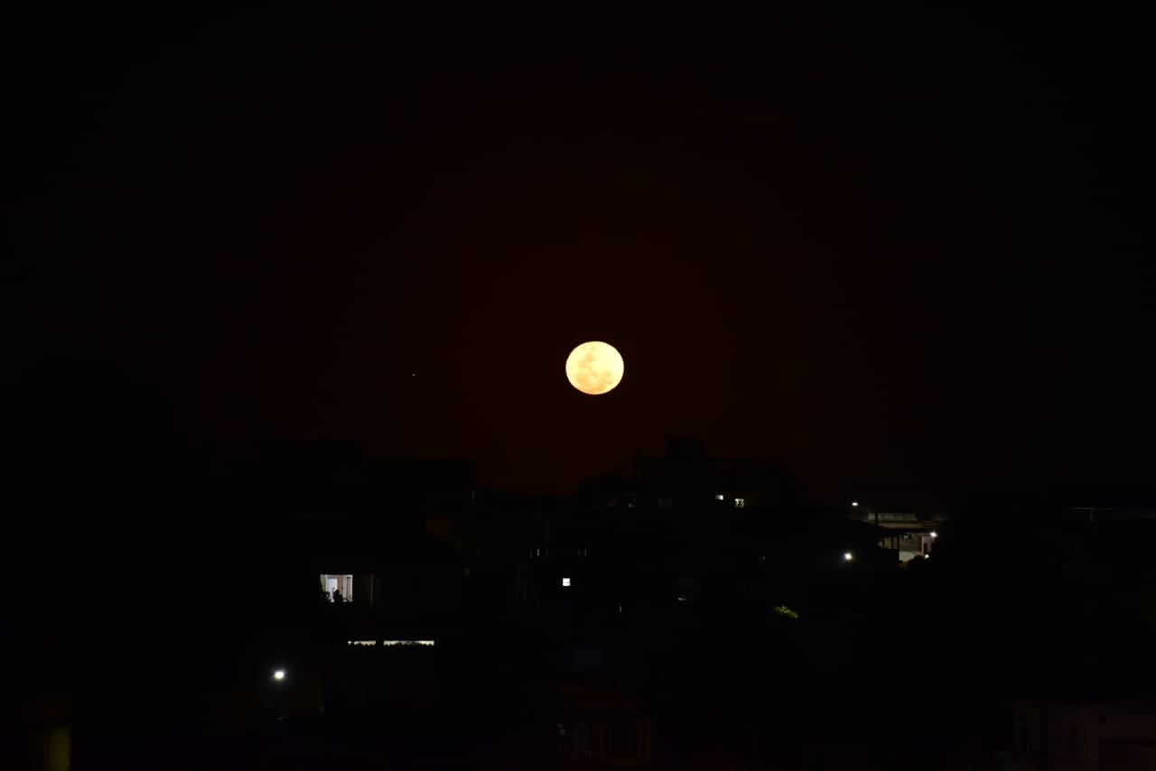 Fotojornalismo: brilho da lua cheia chama a atenção e encanta no ES | A ...