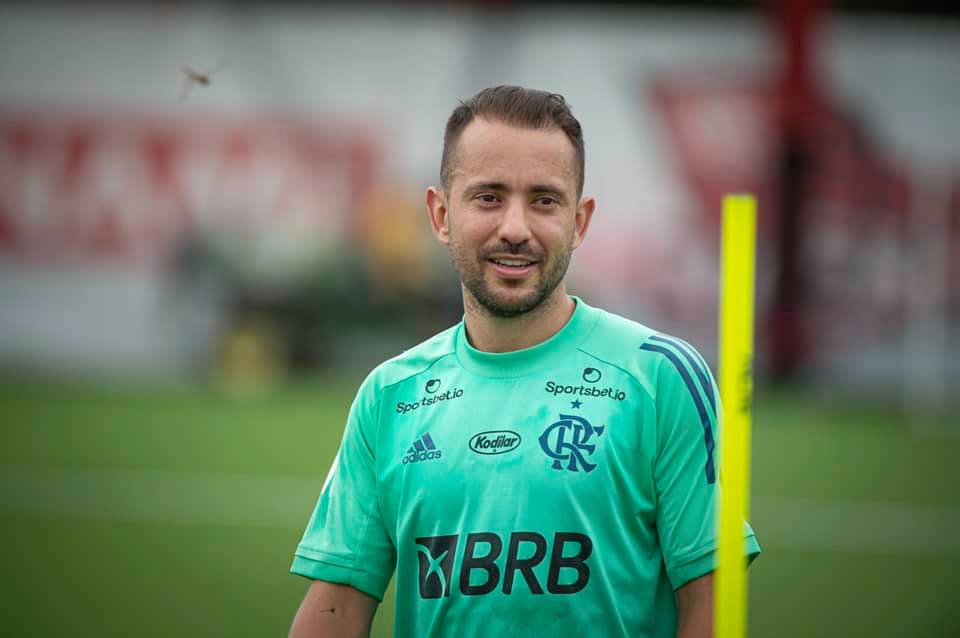 Éverton Ribeiro, Diego Ribas e Rodinei têm redes sociais invadidas | A ...