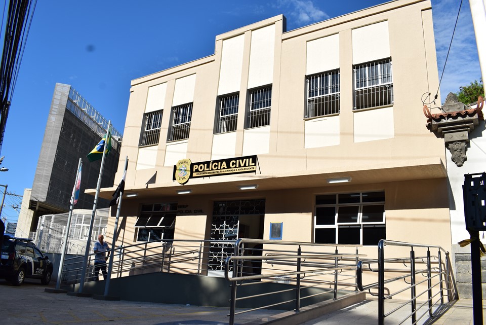 A Gazeta | Coren-ES cita 'graves denúncias' contra suspeita de torturar bebê em Vitória