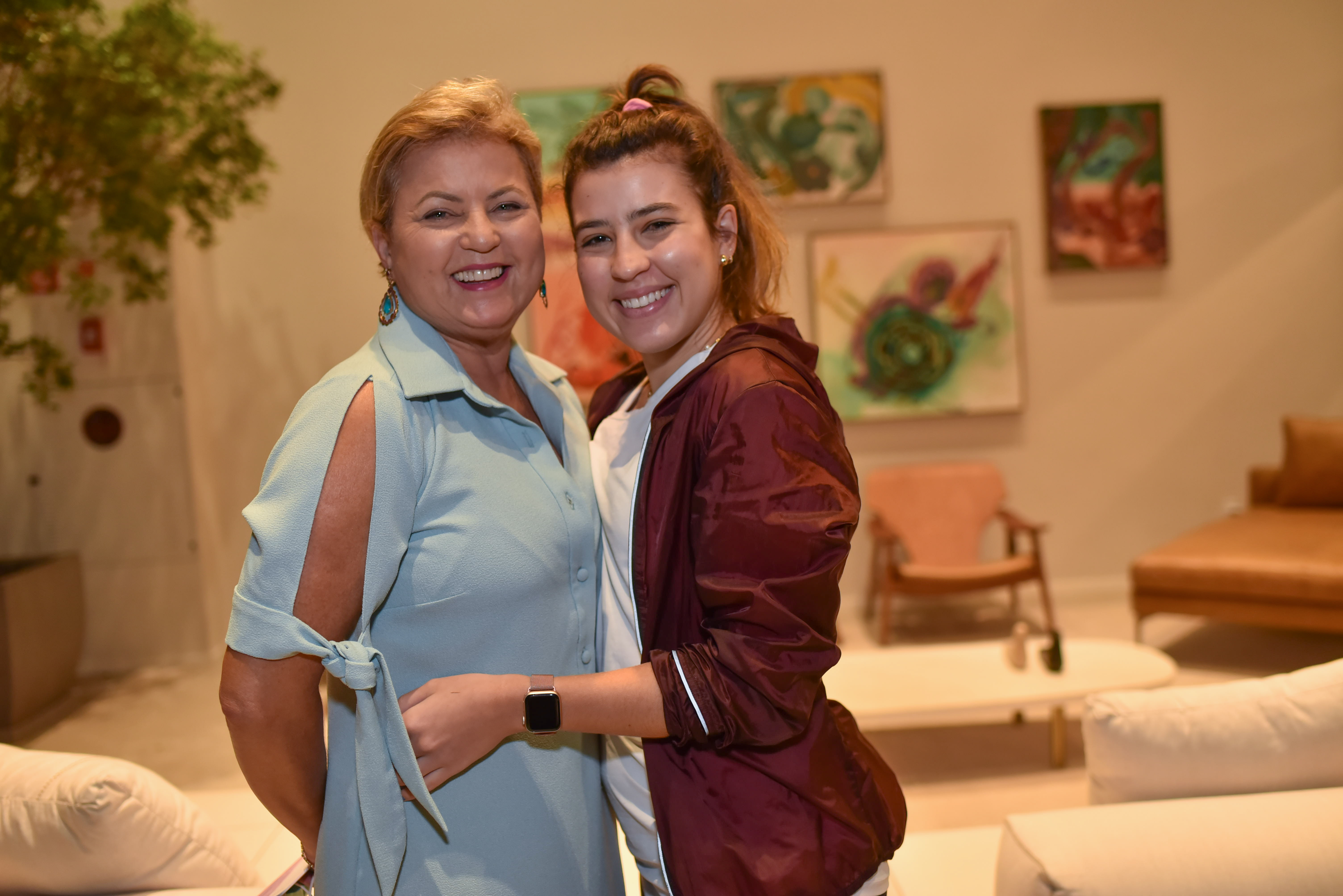 FOTOS: Confira quem prestigiou o vernissage da artista Samira Pavesi ...