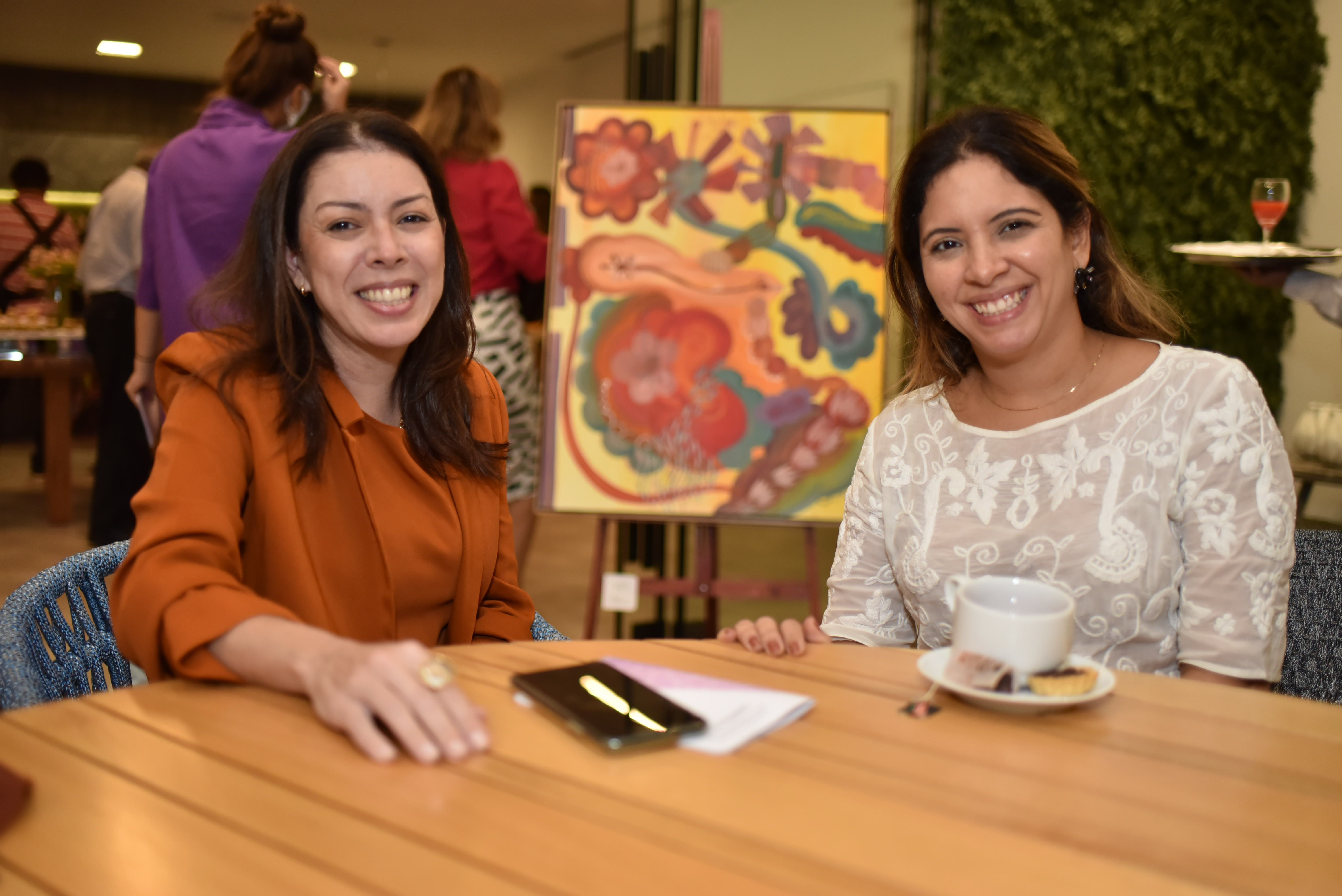 FOTOS: Confira quem prestigiou o vernissage da artista Samira Pavesi ...