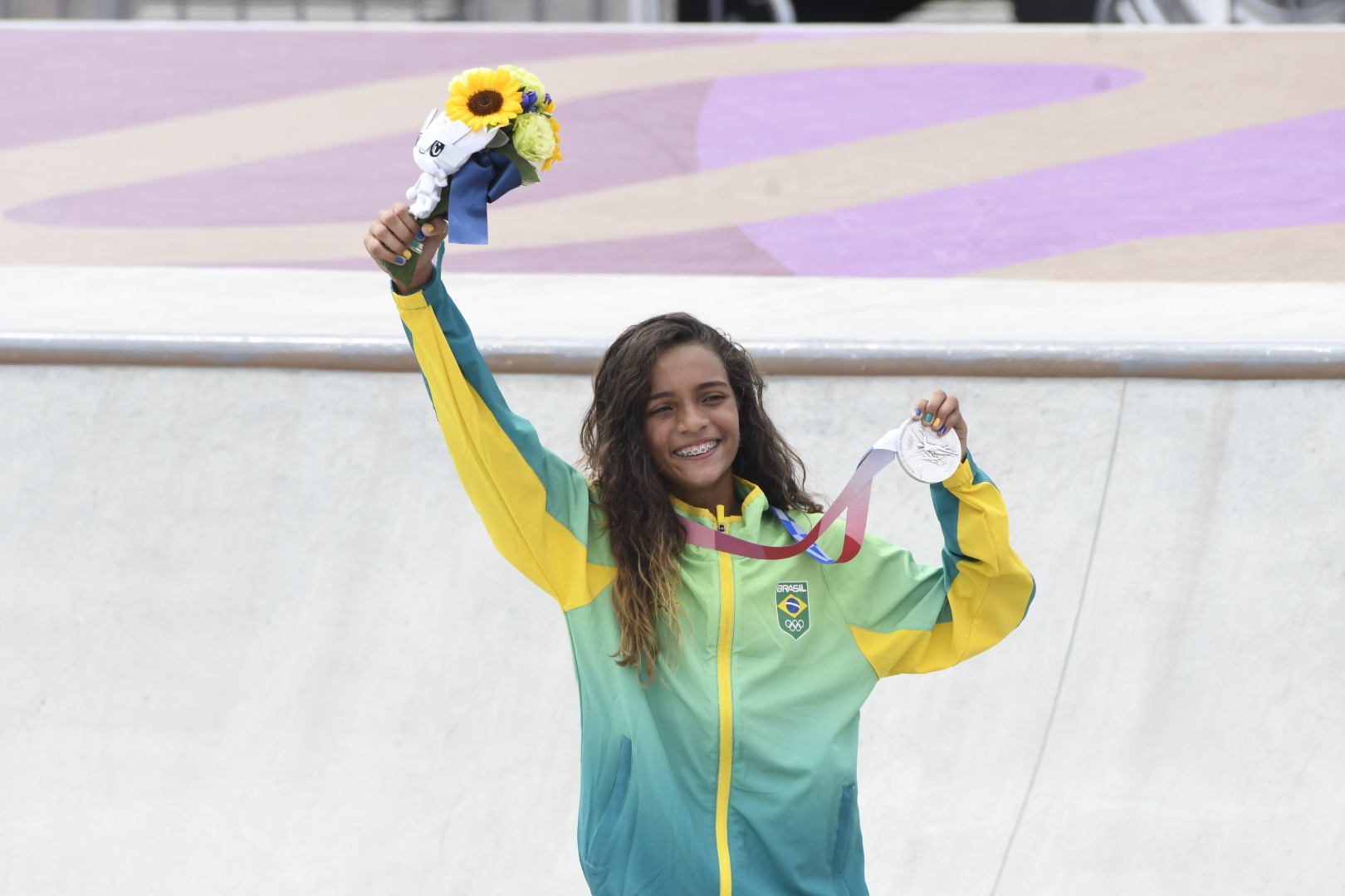 Rayssa Leal, a 'Fadinha', conquista a medalha de prata para o Brasil | A Gazeta