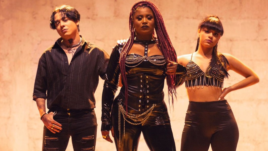 A Gazeta | Capixaba Lívia Simão lança 'A Louca', preparando terreno ...