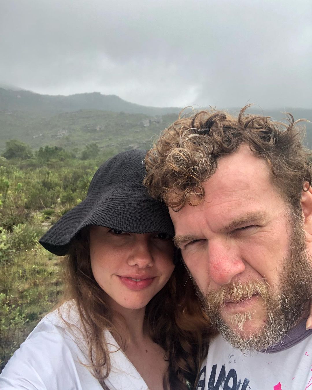 Após separação, cantor Otto engata romance com atriz | HZ