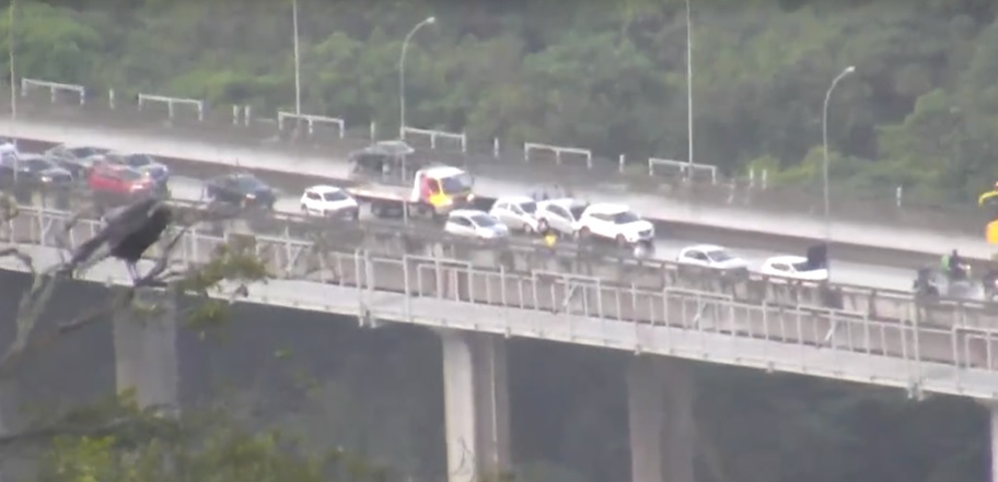 Engavetamento complica o trânsito na Terceira Ponte | A Gazeta