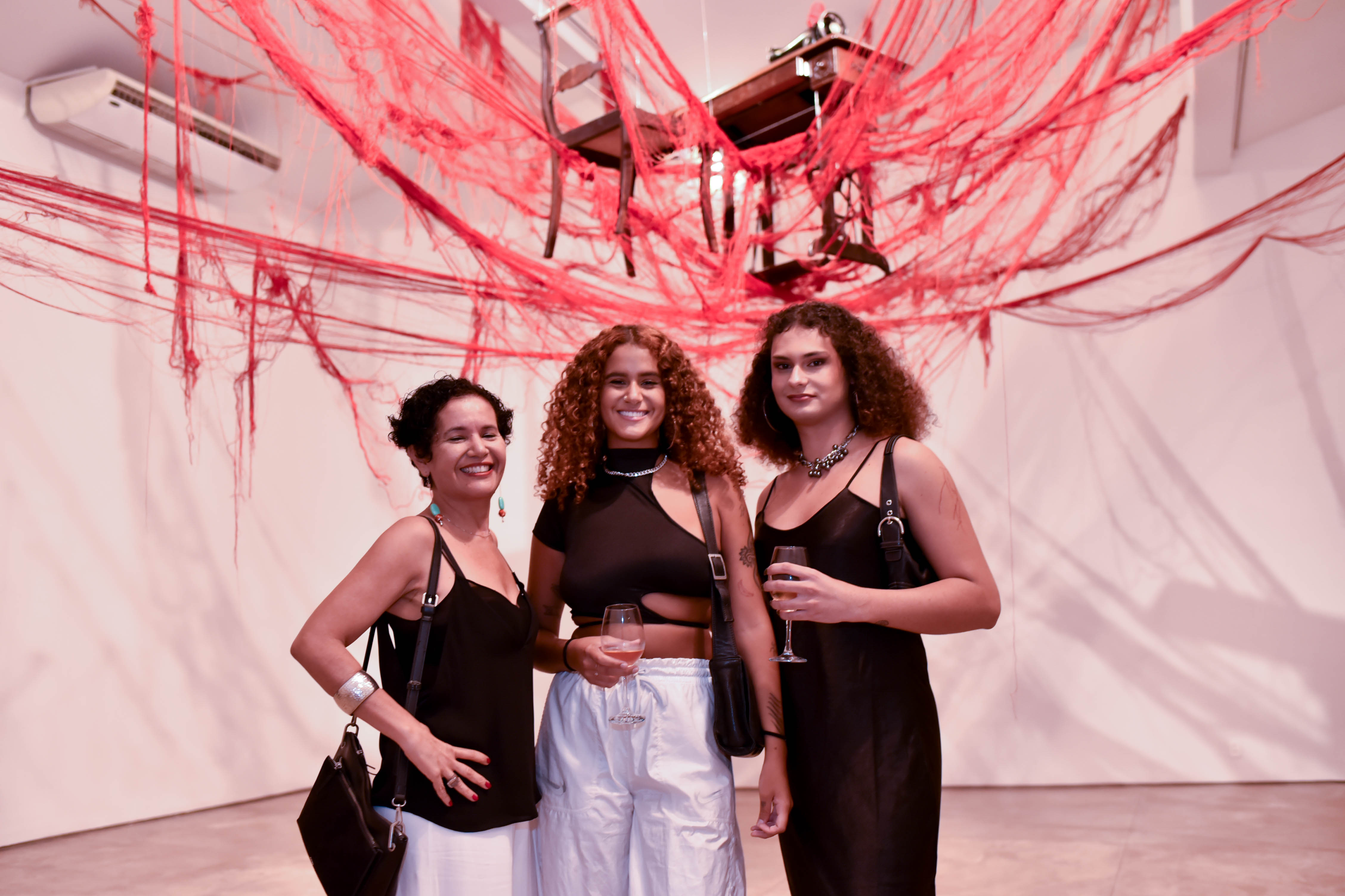 Adrianna Eu apresenta "Lugar Nenhum" em Vitória; veja fotos | A Gazeta