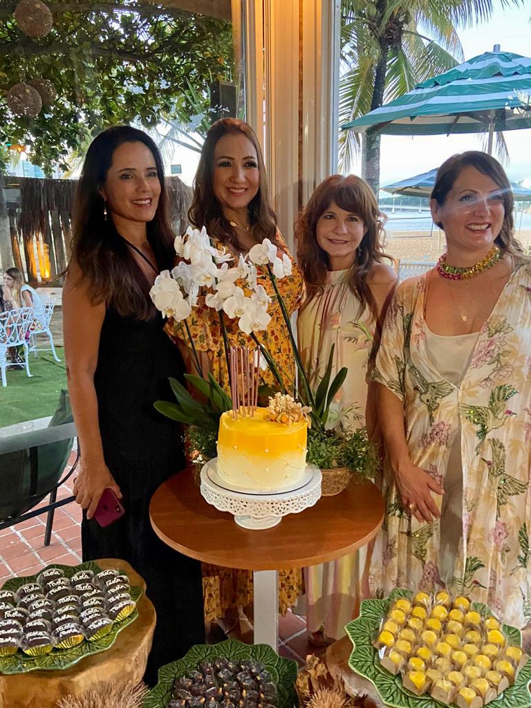 Paola Borges ganha festa de aniversário surpresa em Vitória; veja fotos ...