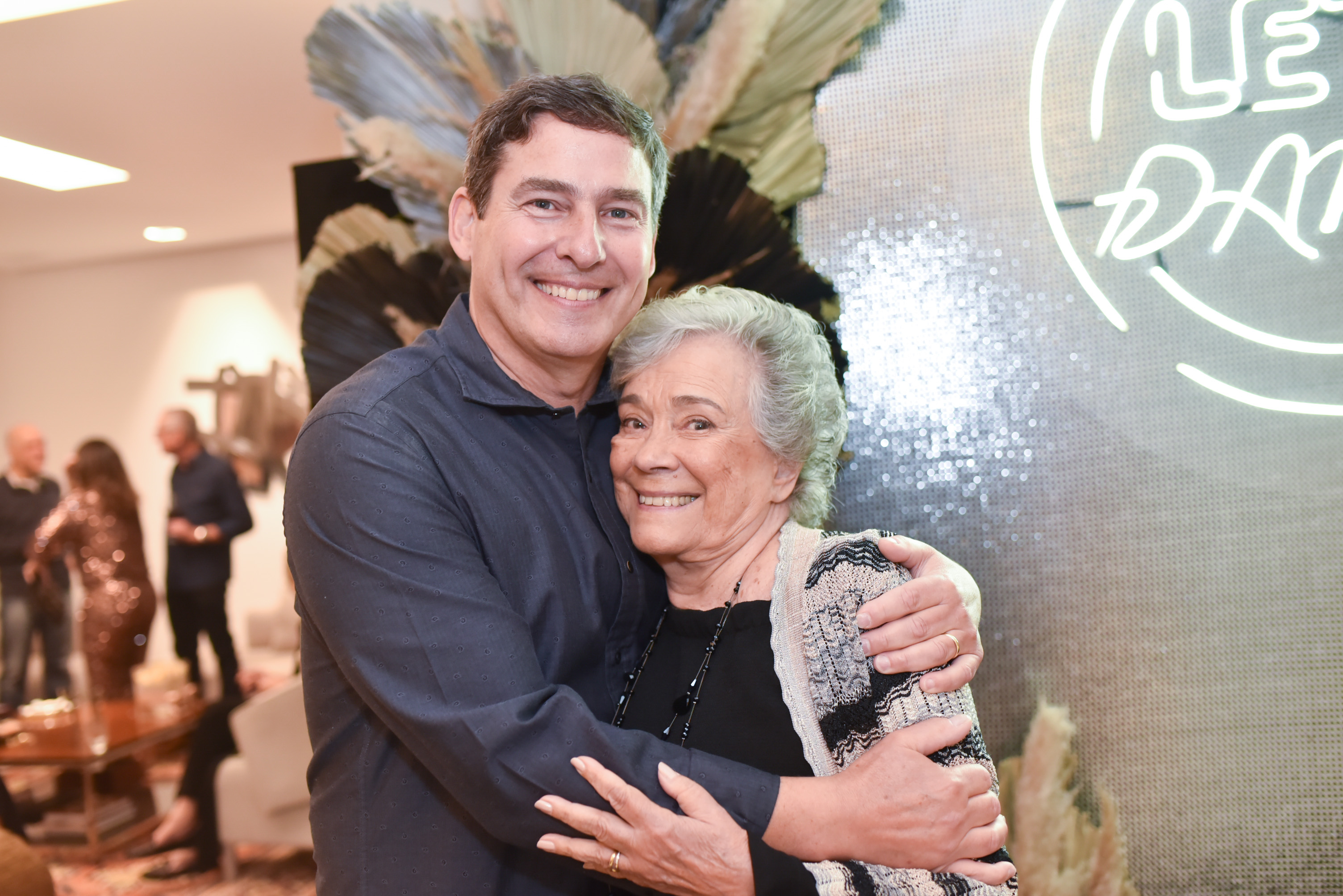 Alexandre de Mendonça celebra aniversário com tema 'Let's Dance' em ...