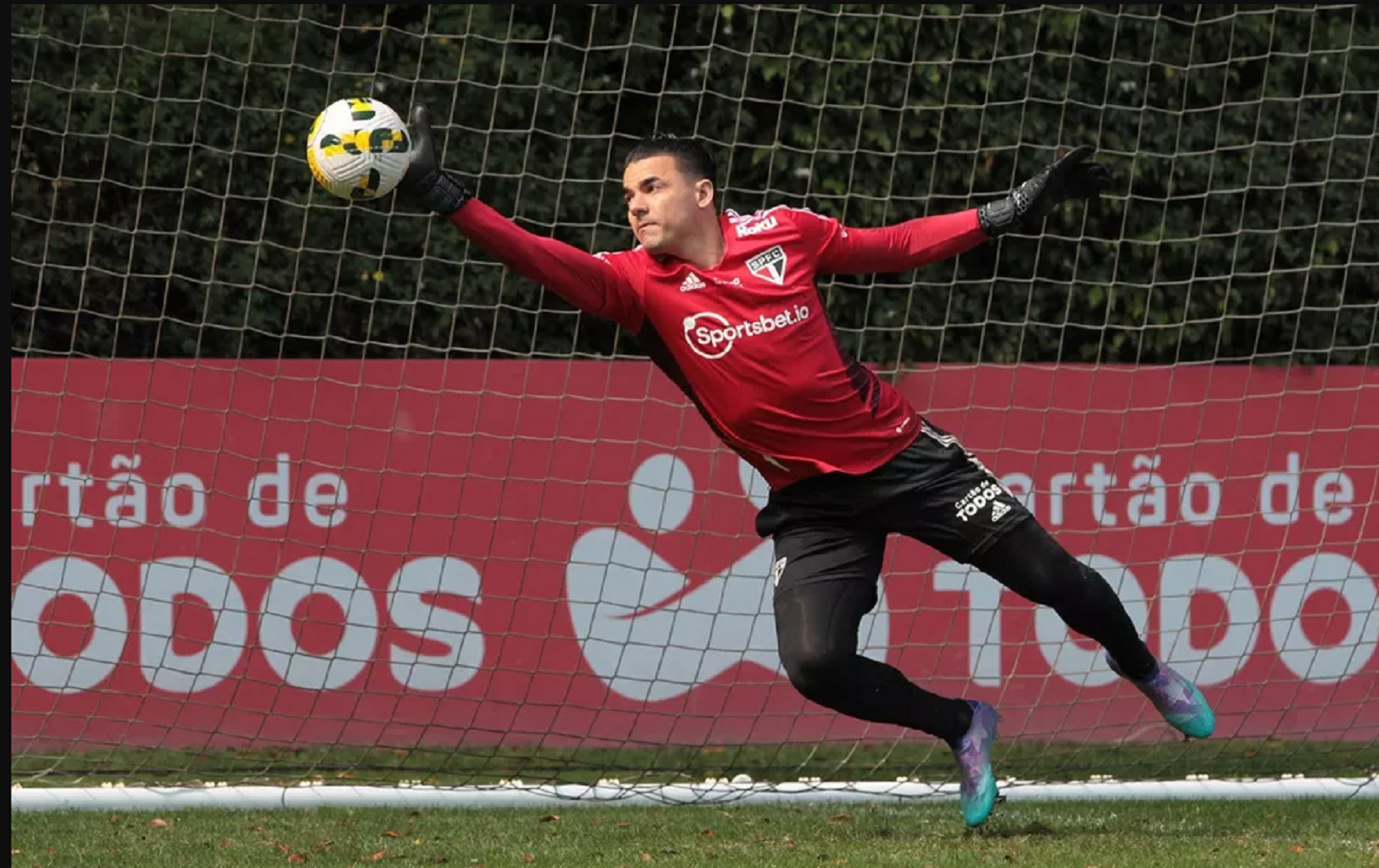 A Gazeta | Felipe Alves treina e se coloca à disposição no São Paulo ...