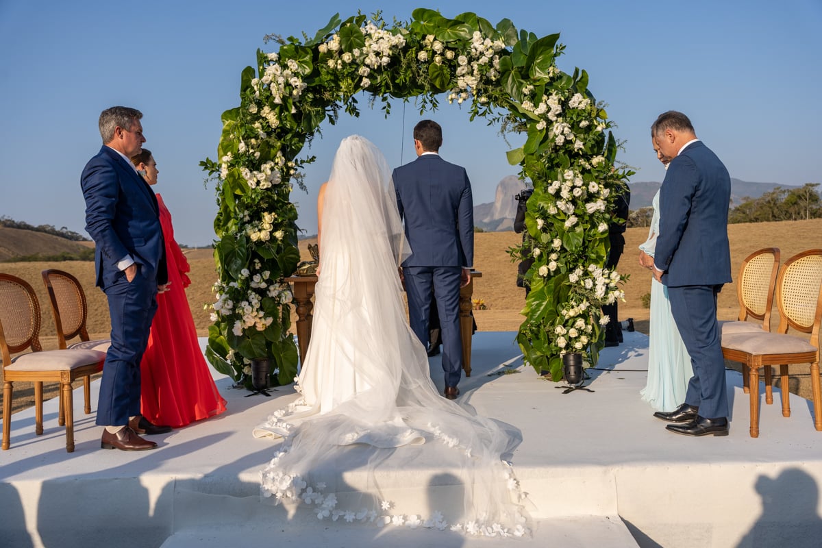 HZ | Brunelly Berger e Igor Vargas dizem sim-sim na Pedra Azul; veja ...