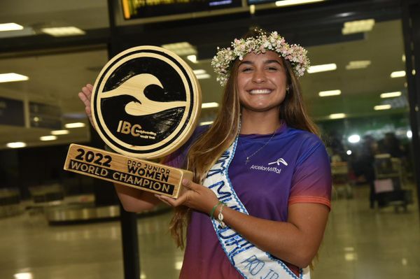 Luna Hardman é recebida com festa após conquista do Mundial Pro Junior ...