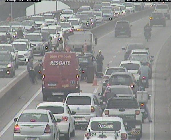 Acidente com seis carros deixa trânsito lento na Terceira Ponte | A Gazeta