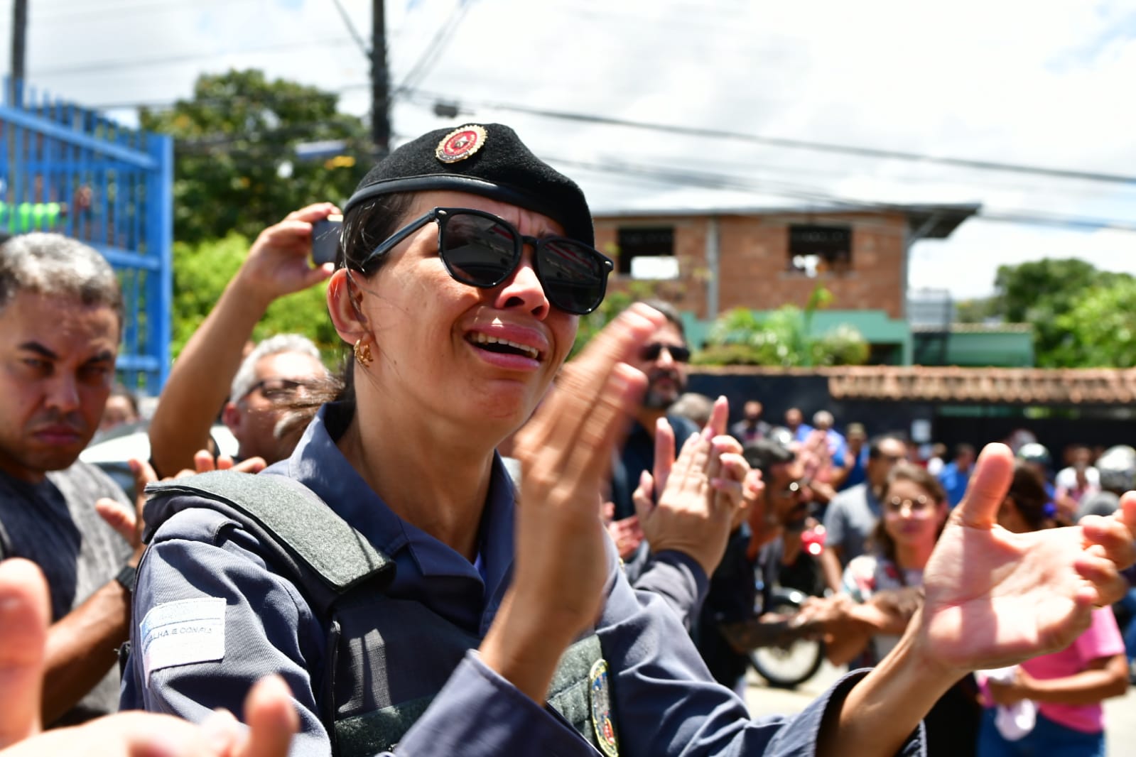 Emoção e homenagens: soldado Ferrani é enterrado em Cariacica | A Gazeta
