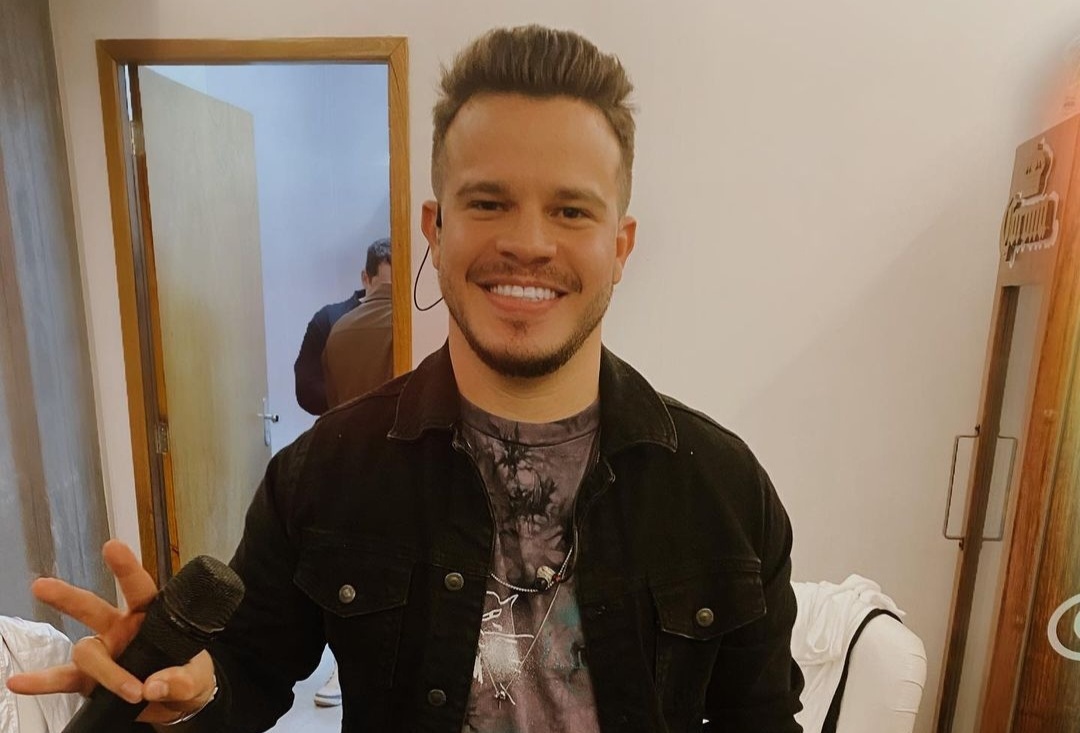 Ônibus que levava banda do cantor Matheus Fernandes pega fogo no Ceará ...