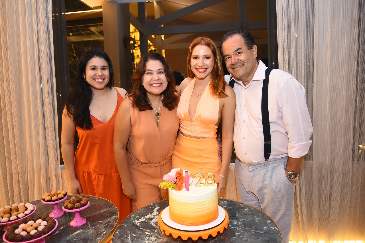 HZ | Renata Tristão celebra 28 anos com festa na CasaCor ES; veja fotos ...