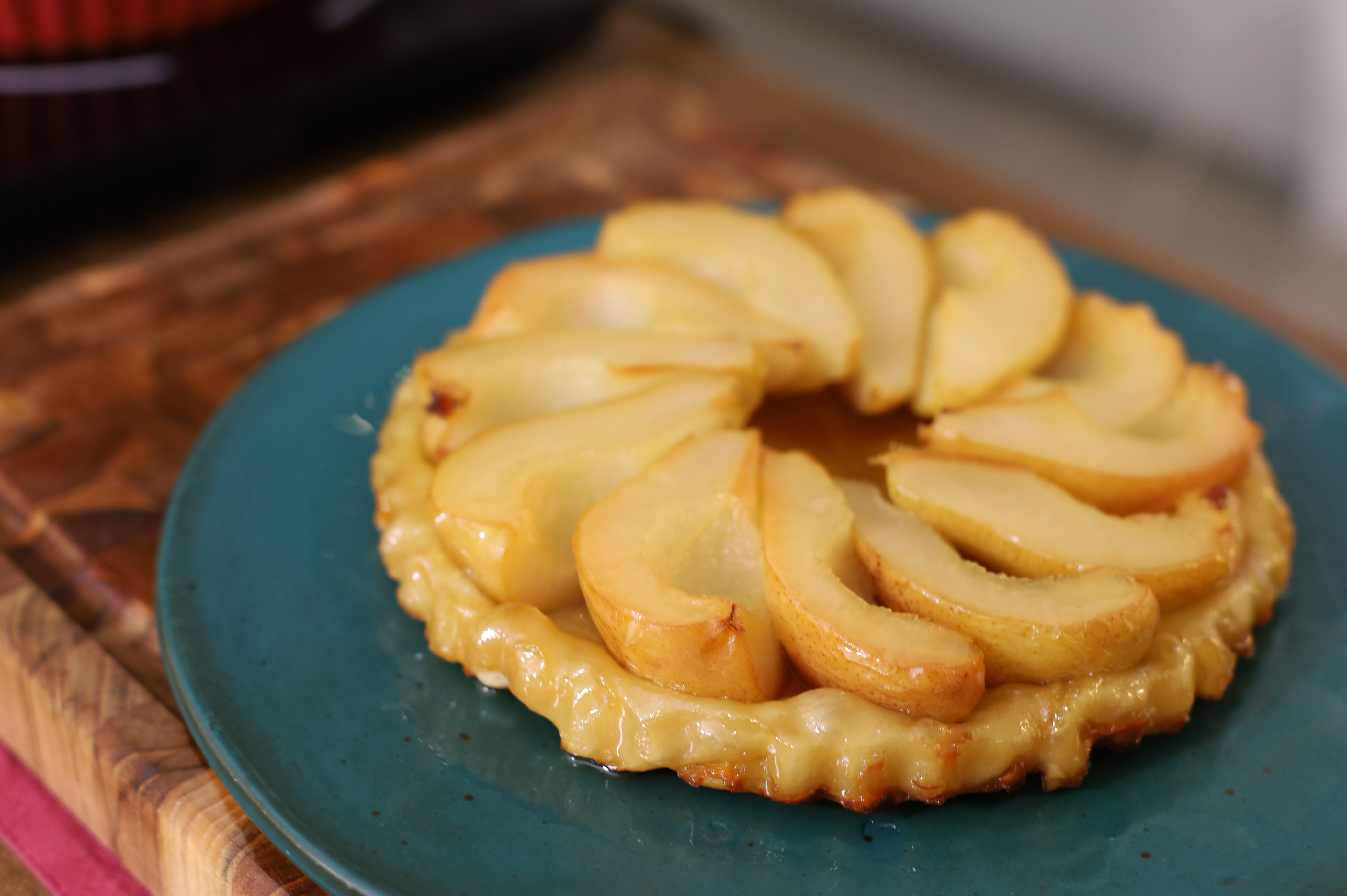 Torta de pera caramelizada para assar na air fryer: veja receita | HZ ...