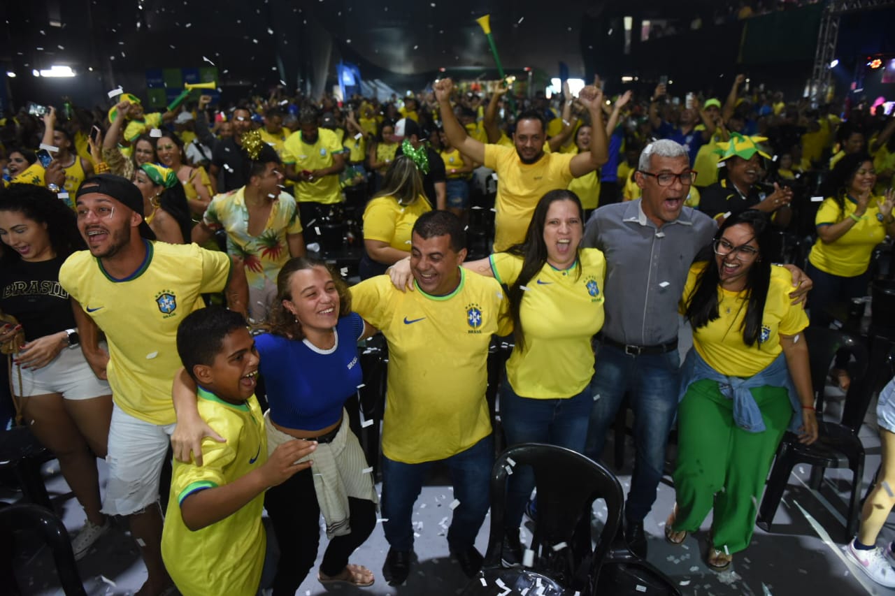 A Gazeta | Torcida no ES vai da agonia à alegria em vitória do Brasil ...