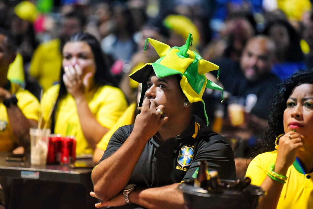 A Gazeta | Torcida no ES vai da agonia à alegria em vitória do Brasil ...