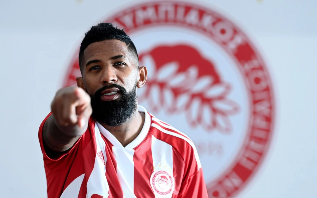 A Gazeta | Olympiacos anuncia a contratação do lateral Rodinei, ex-Flamengo