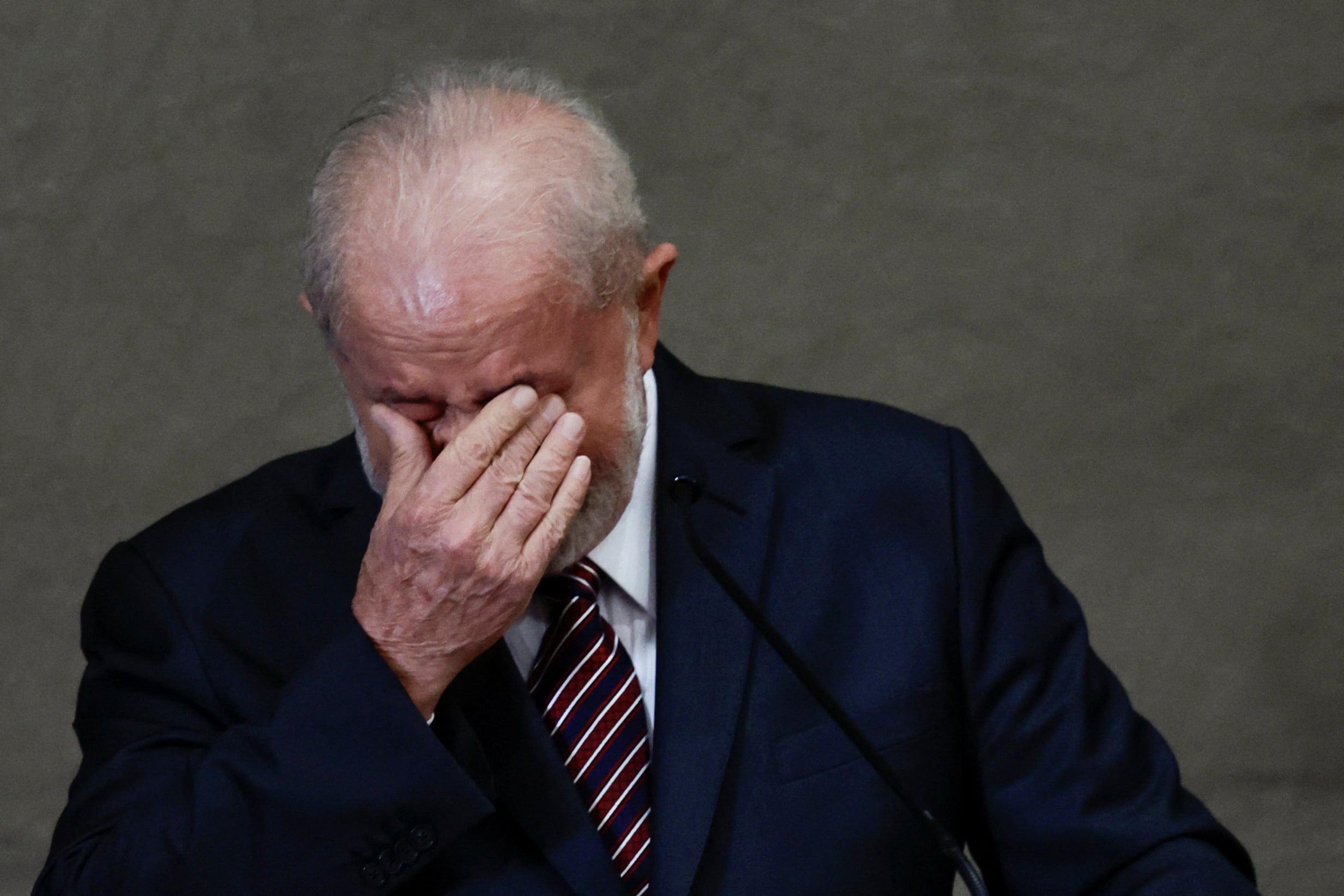 A Gazeta | Lula chora, fala em Deus e exalta defesa de democracia ao ...