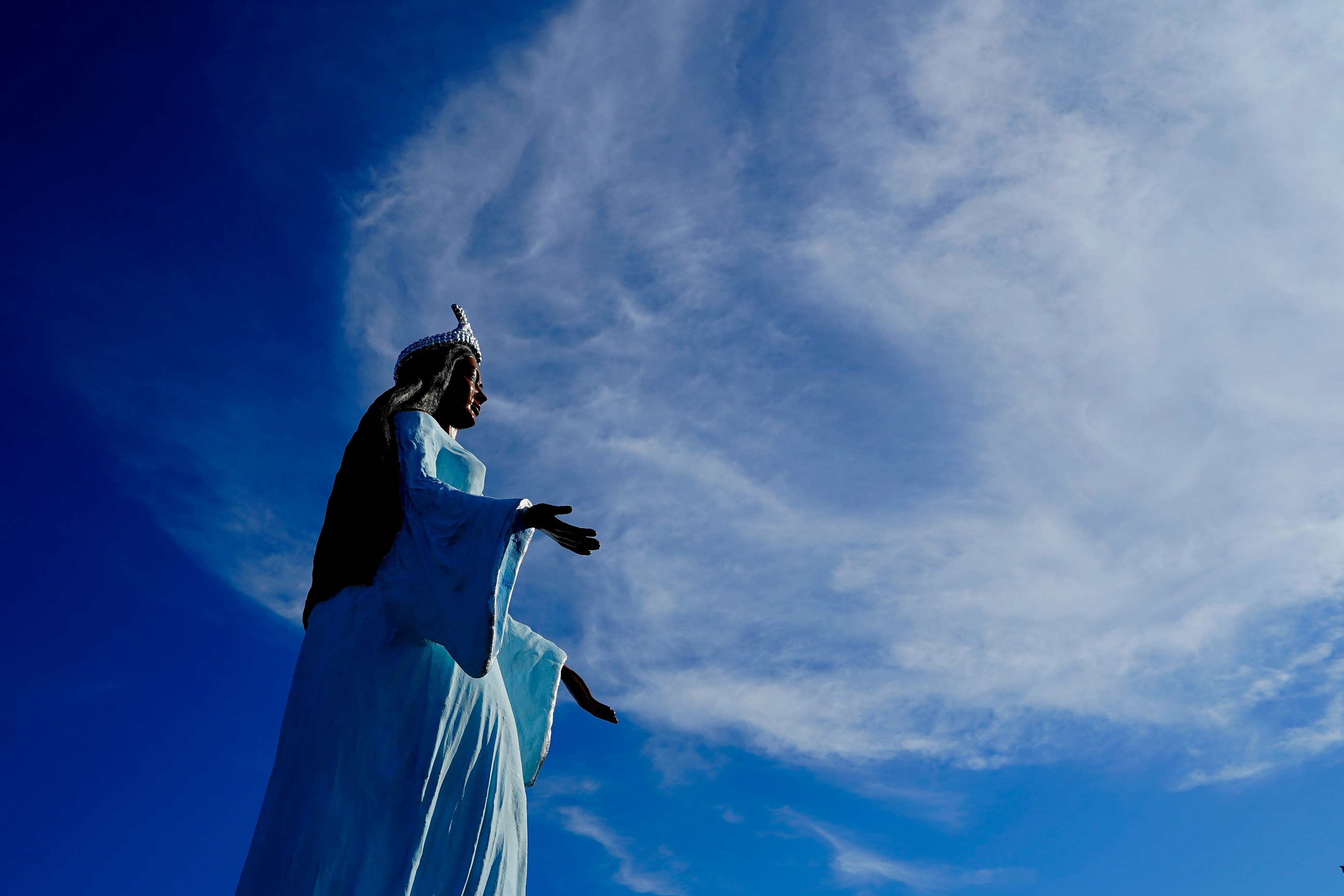 Devoção e muita fé no Dia de Iemanjá no Píer de Camburi | A Gazeta