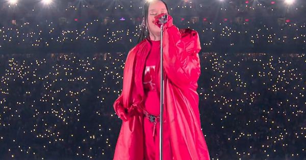 Rihanna canta hits de sua carreira durante show do intervalo do Super ...