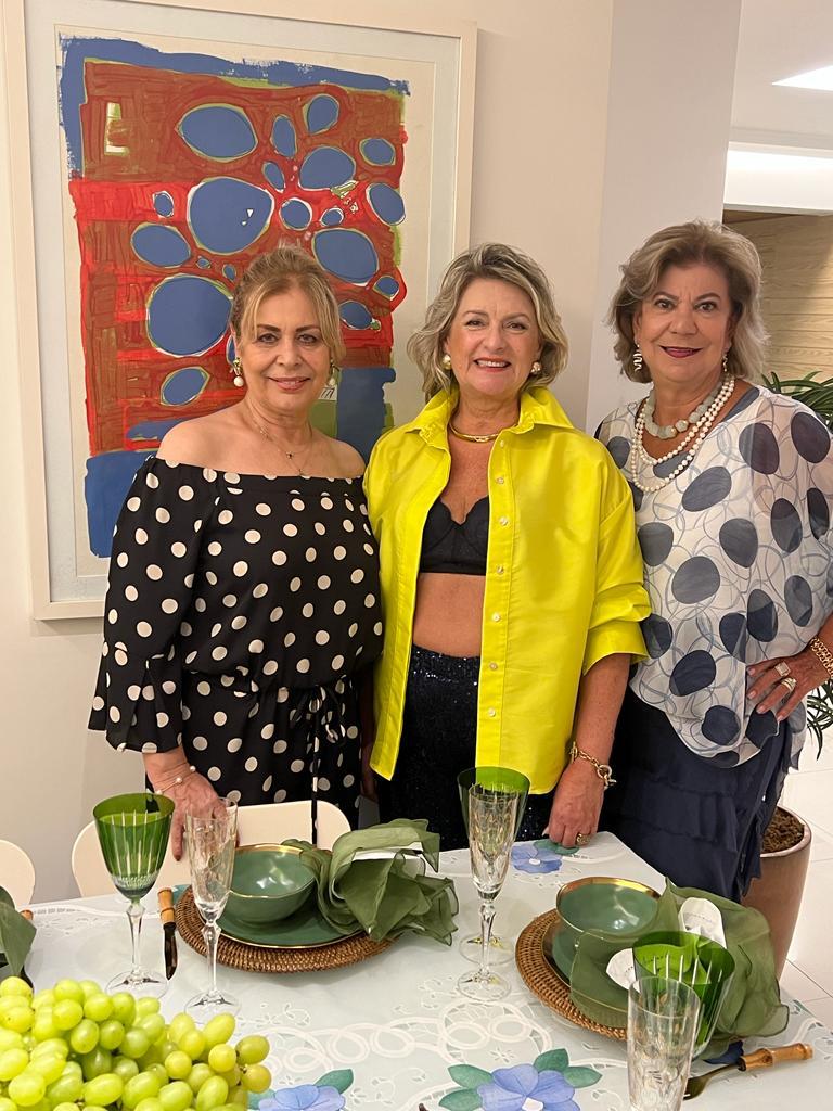 HZ | Gracinha Nader reúne amigas para jantar em Guarapari; veja fotos ...