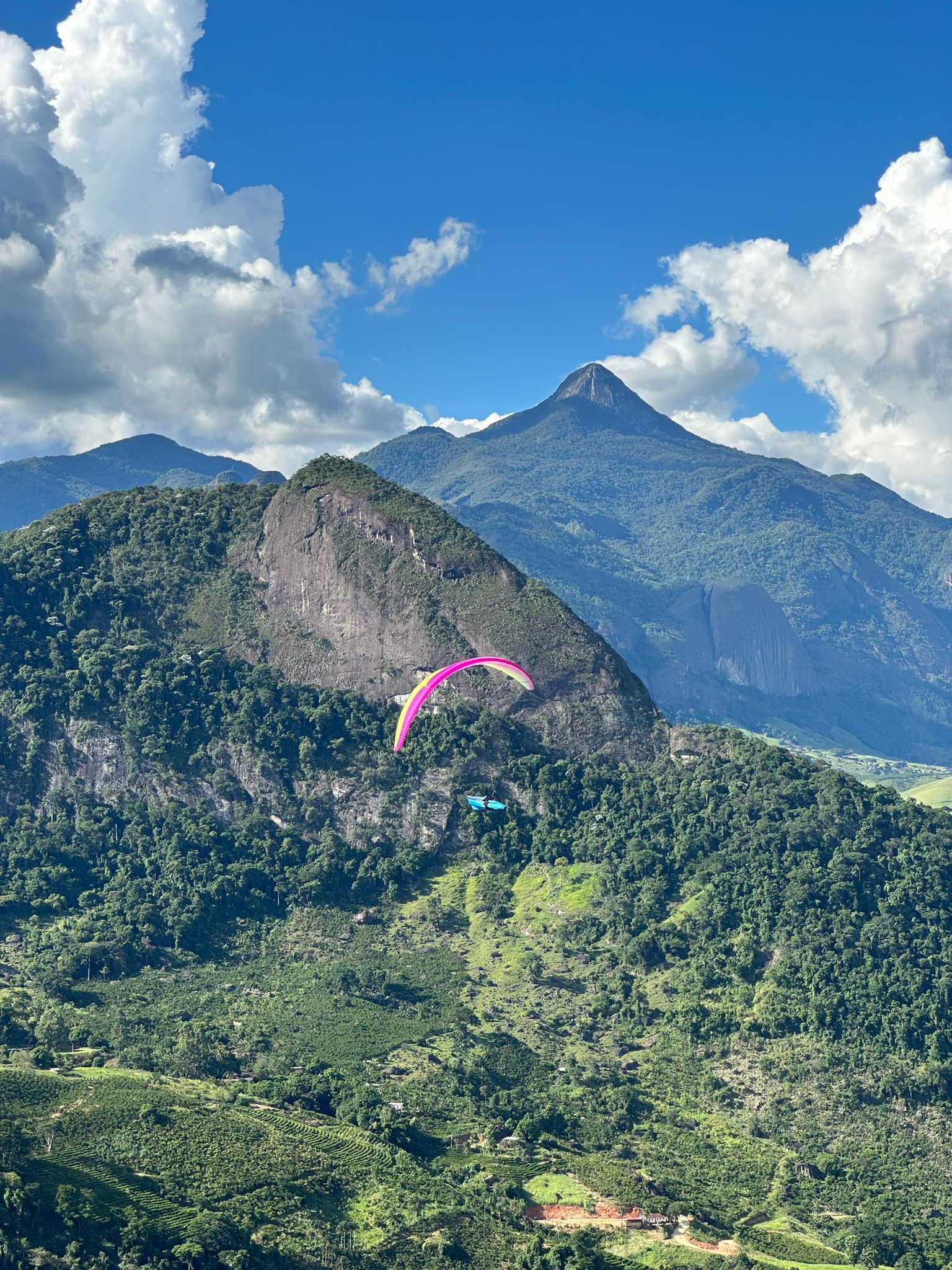 Após acidentes, Copa do Mundo de Parapente é suspensa nesta quinta (23 ...