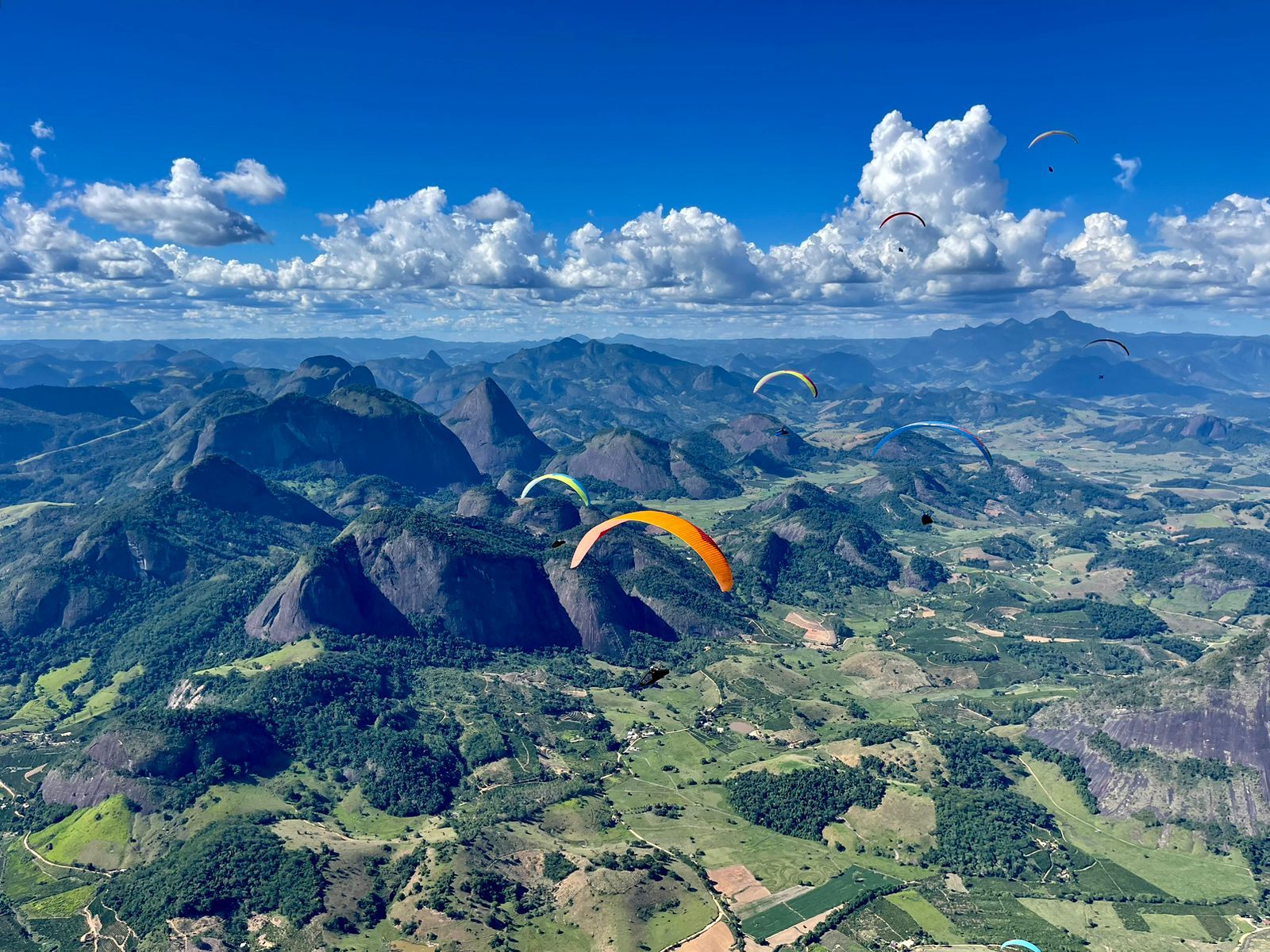 Após acidentes, Copa do Mundo de Parapente é suspensa nesta quinta (23 ...