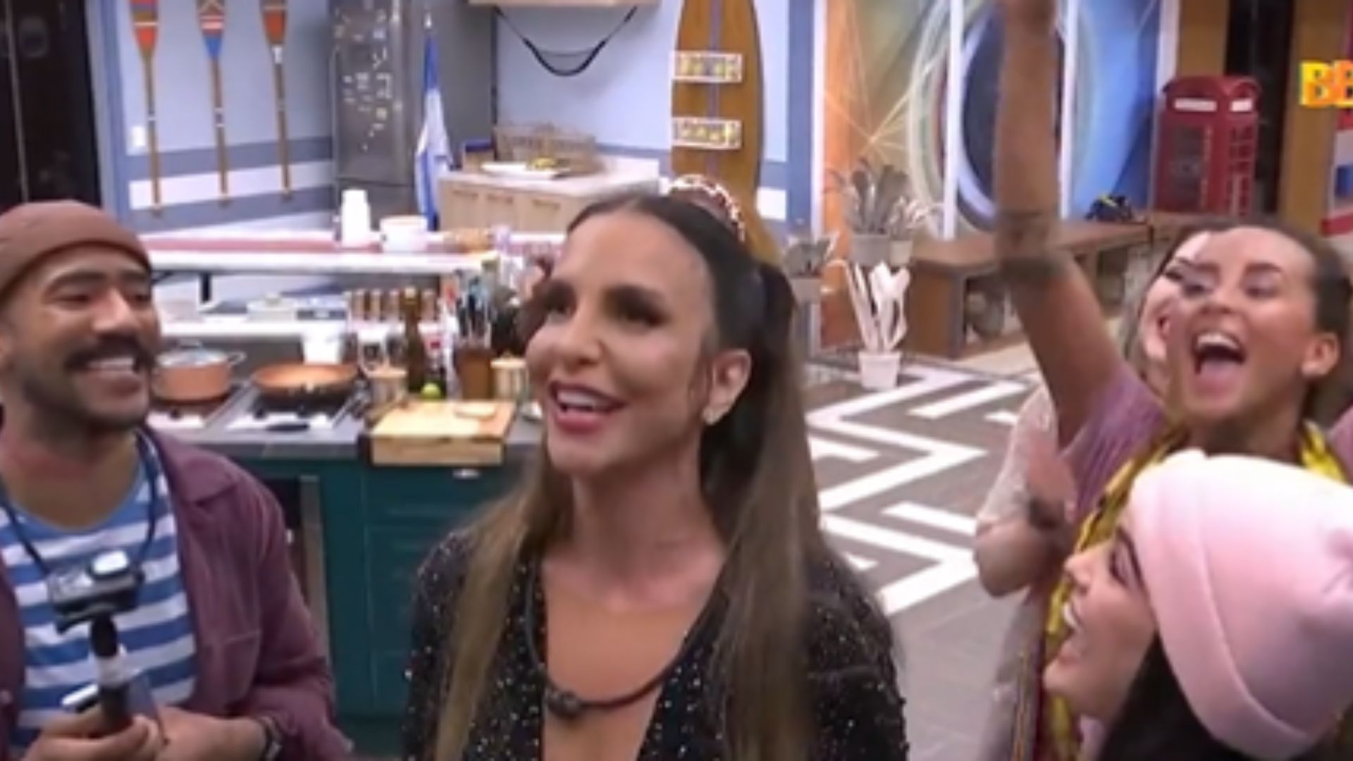 HZ | Ivete Sangalo faz tour pela casa do 'BBB 23', vota no confessário ...