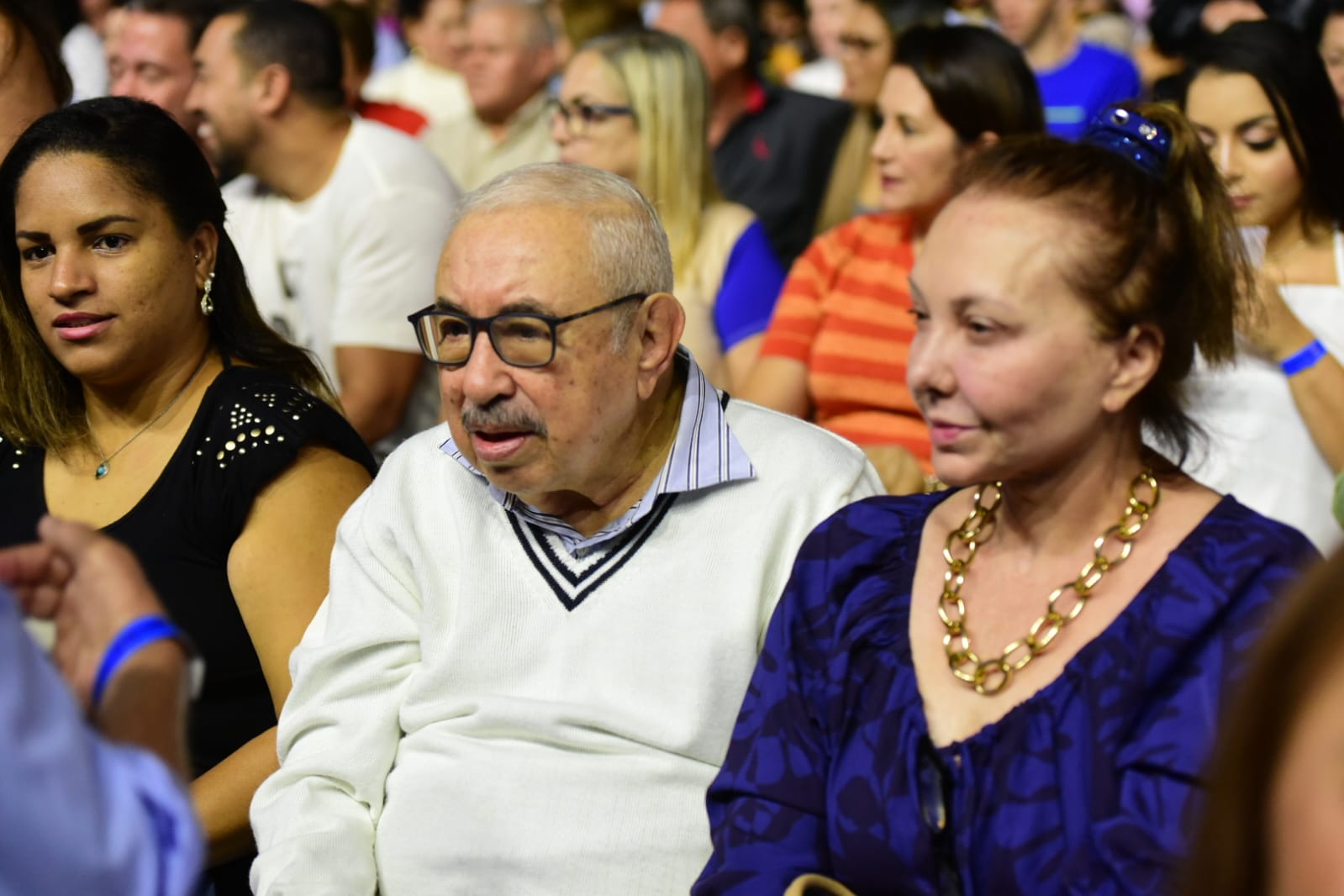 HZ | Roberto Carlos canta seus sucessos na Praça do Papa, em Vitória ...