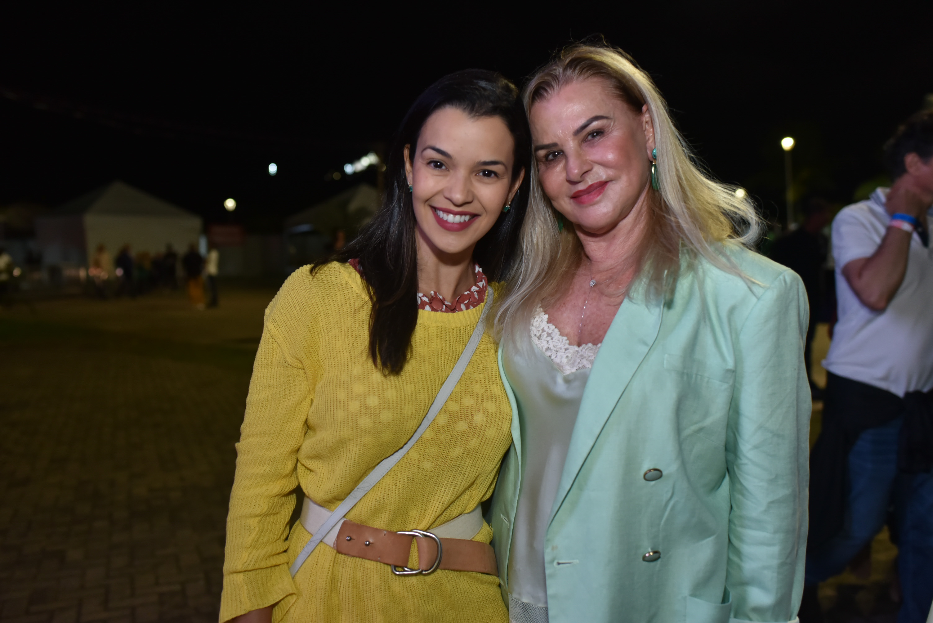 HZ | Veja quem prestigiou o show do Rei Roberto Carlos em Vitória | A ...