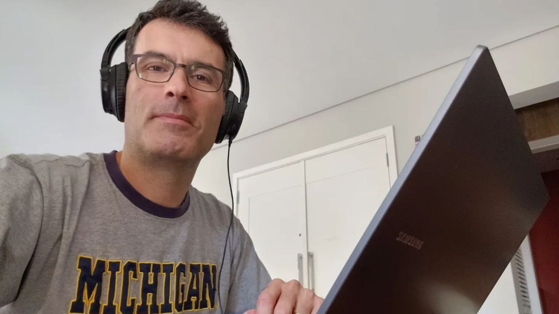 Após deixar a Globo, Fabio Turci lança podcast para dar voz a pessoas ...