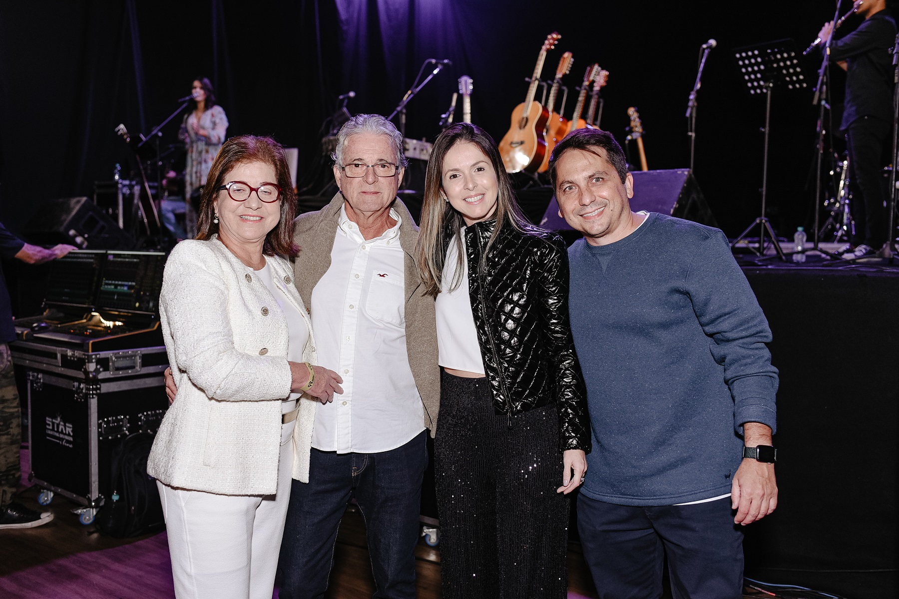 HZ | Almir Sater encanta plateia do ES com clássicos do Pantanal; veja ...