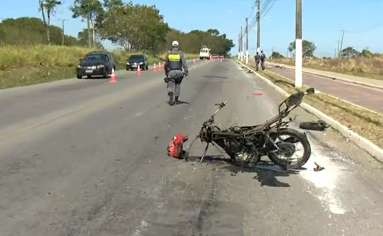 Motoboy morre em acidente após ser atingido por carro na Serra | A Gazeta