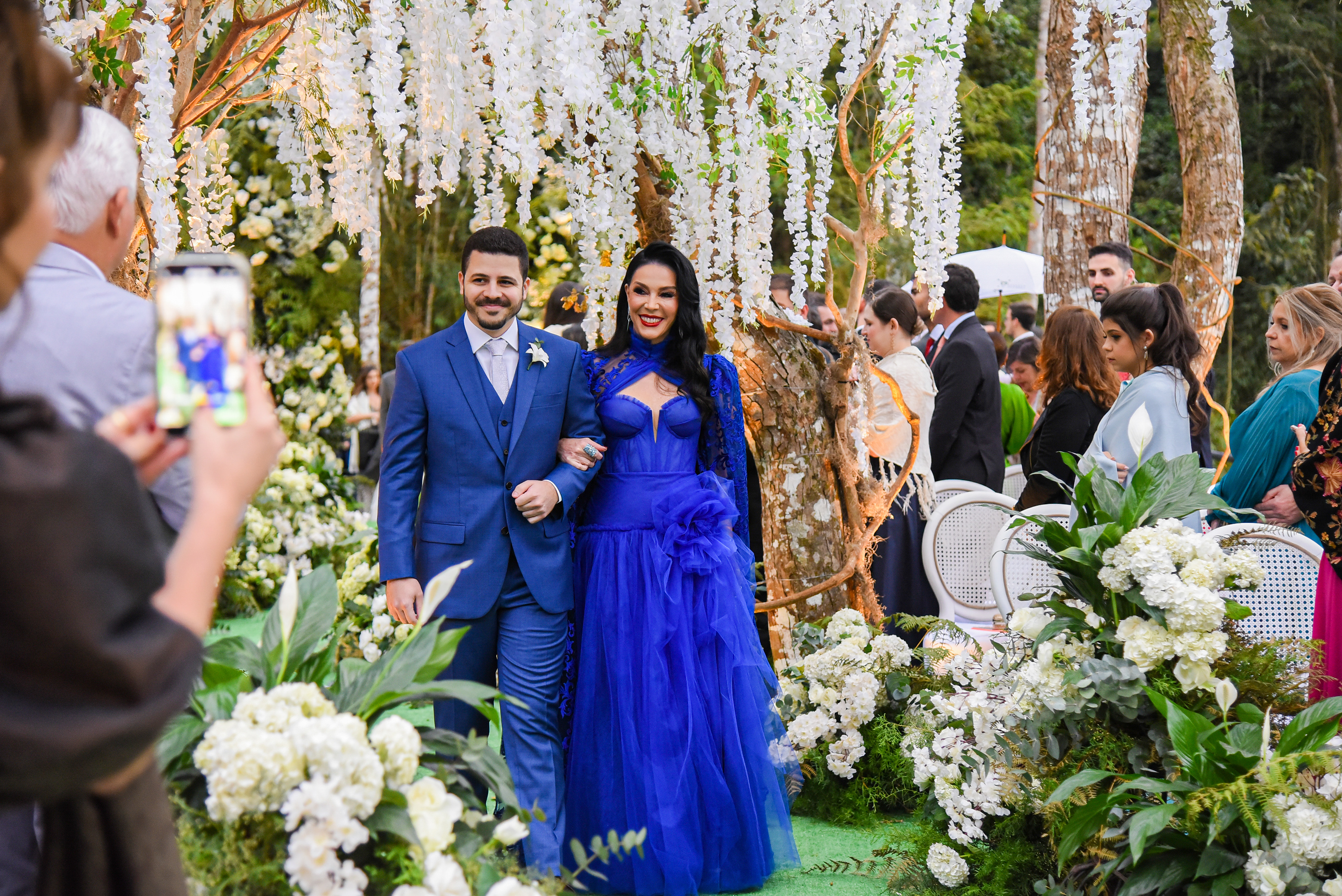 Enzo Mameri e Mariana Borges celebram sim-sim com festão em Pedra Azul | HZ | A Gazeta