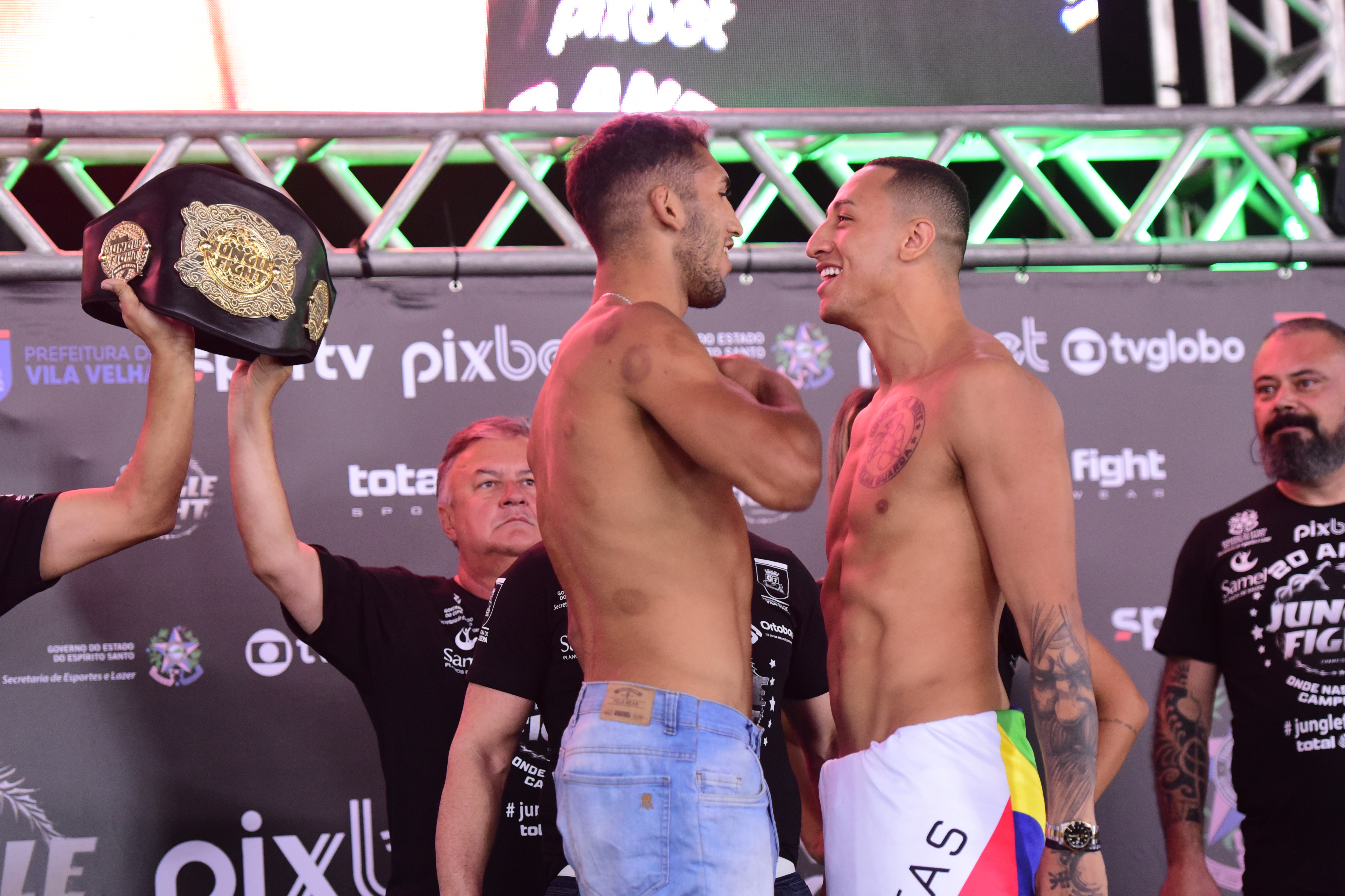 Capixaba promete vitória em pesagem oficial do Jungle Fight, em Vila ...