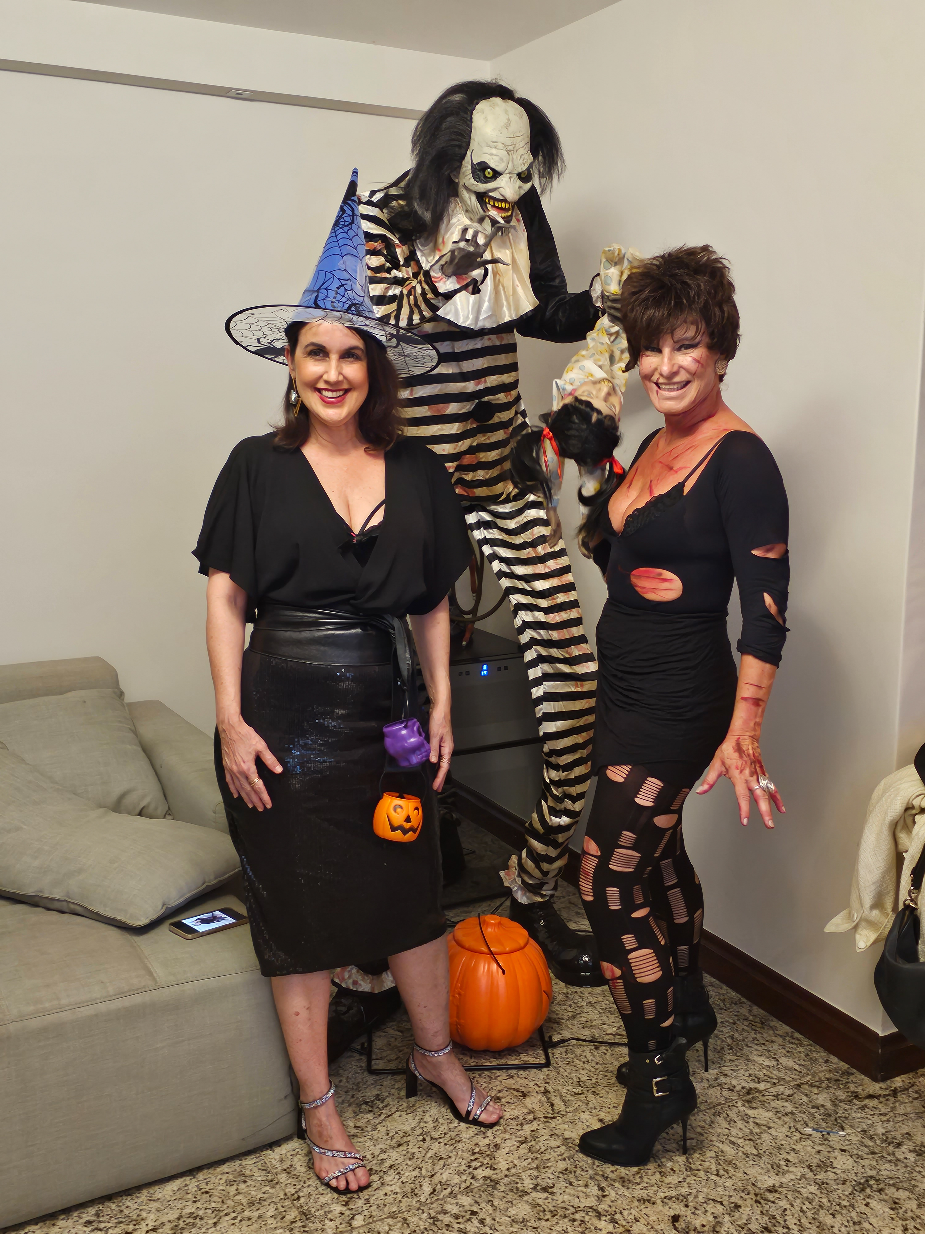 HZ | Simone Rizk celebra Halloween com amigos em Vitória; veja fotos ...