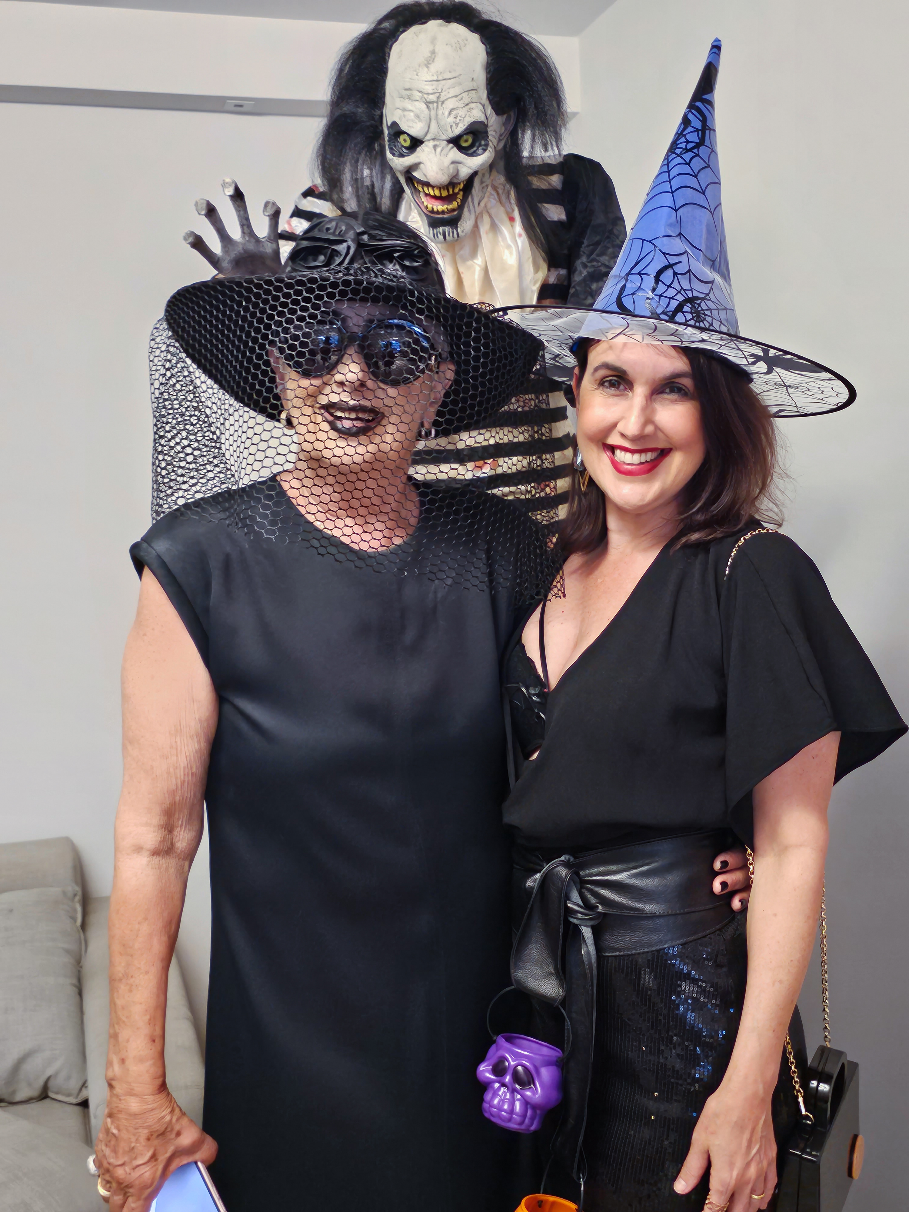 HZ | Simone Rizk celebra Halloween com amigos em Vitória; veja fotos ...