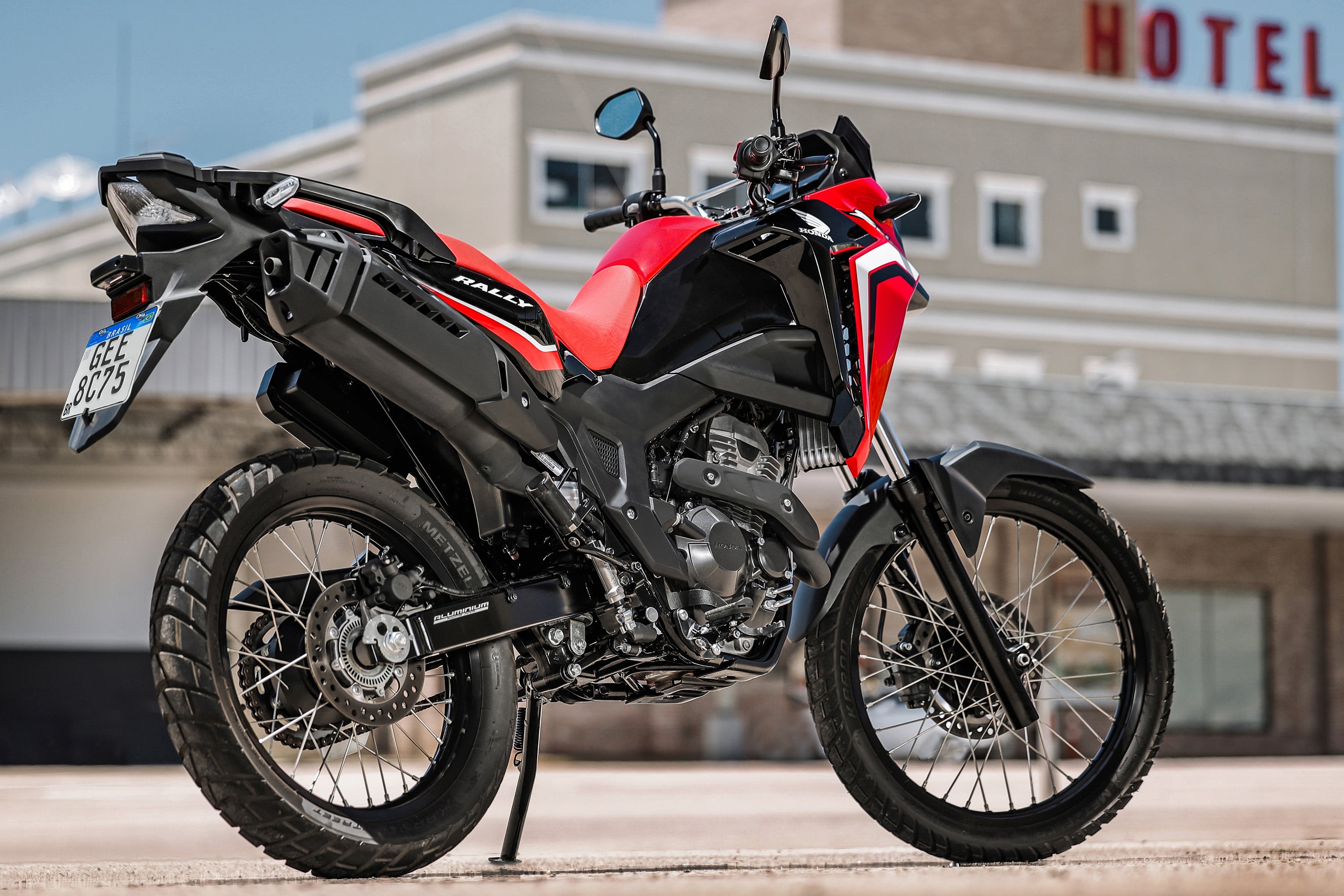 A Gazeta | Honda XRE 300 Sahara 2024 chega com design moderno e estilo ...