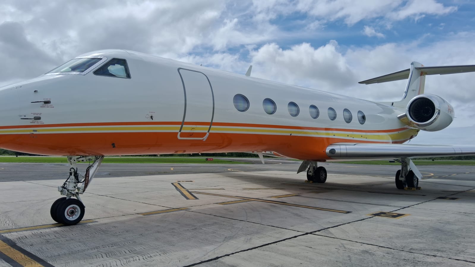 Novo jato de Gusttavo Lima faz 'escala especial' no Aeroporto de ...