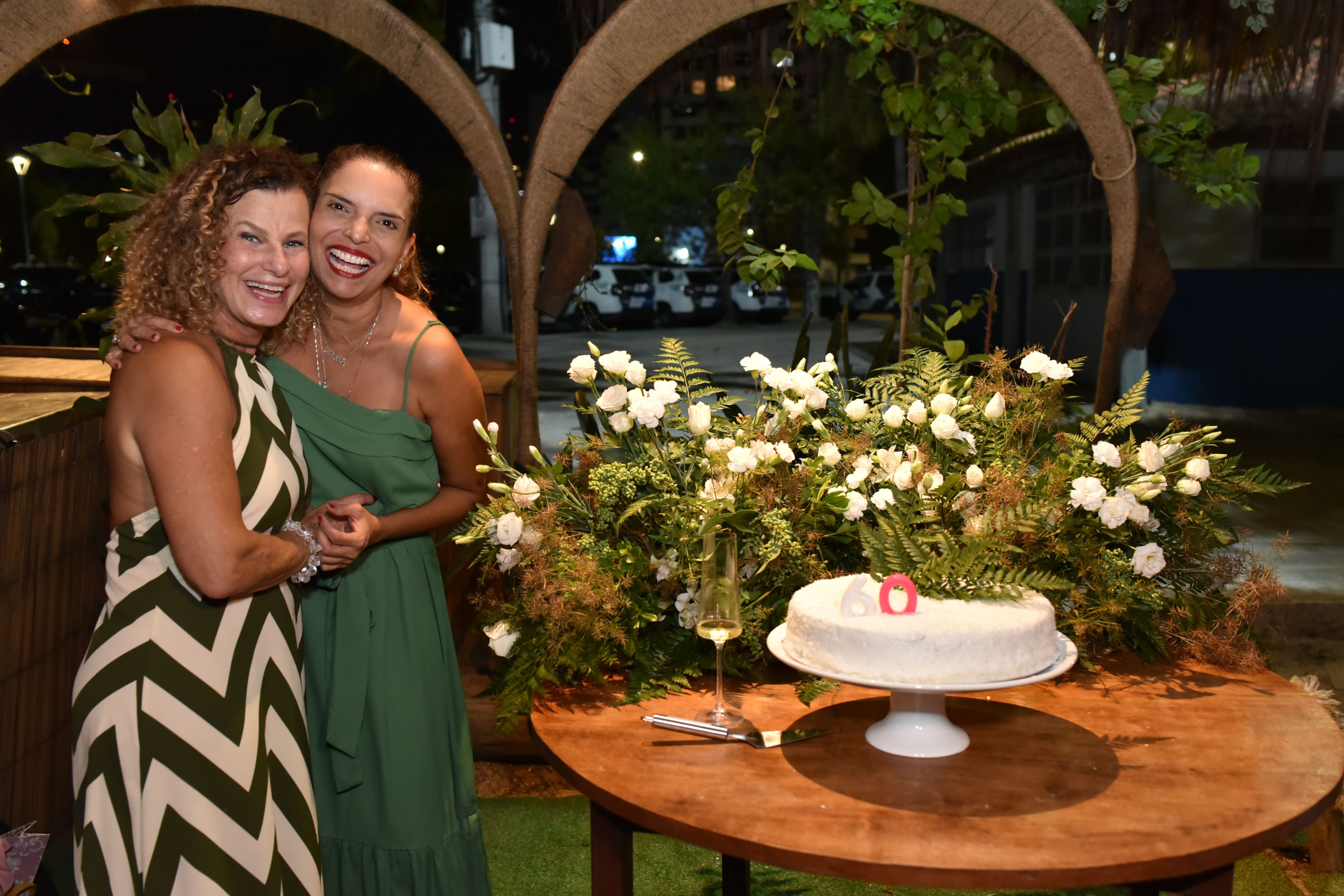 HZ | Fotógrafa Mônica Zorzanelli celebra aniversário com festa em ...