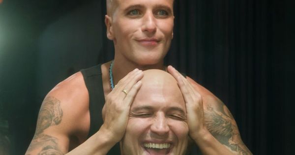 Bruno Gagliasso e Romulo Estrela aparecem carecas para filme sobre ... Bruno Gagliasso e Romulo Estrela aparecem carecas para filme sobre ...