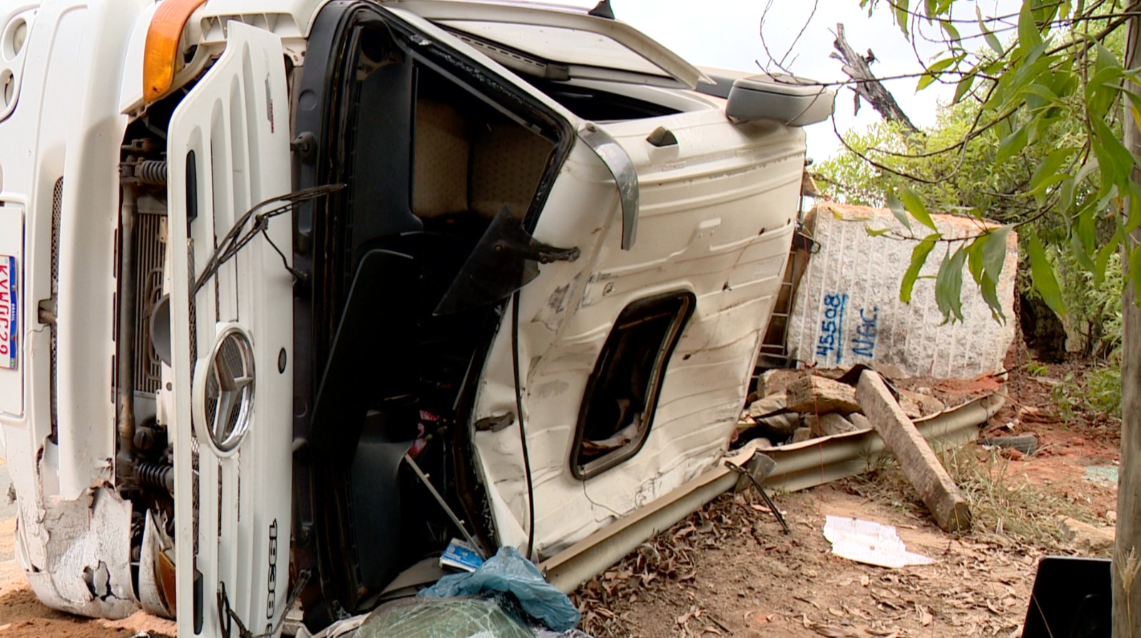 A Gazeta | Acidente com carreta deixa seis feridos na BR 259 em Colatina
