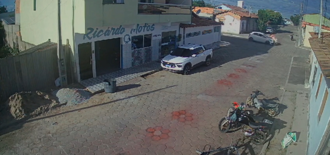 Duas mulheres ficam feridas em acidente entre moto e carro em Ponto Belo | A Gazeta