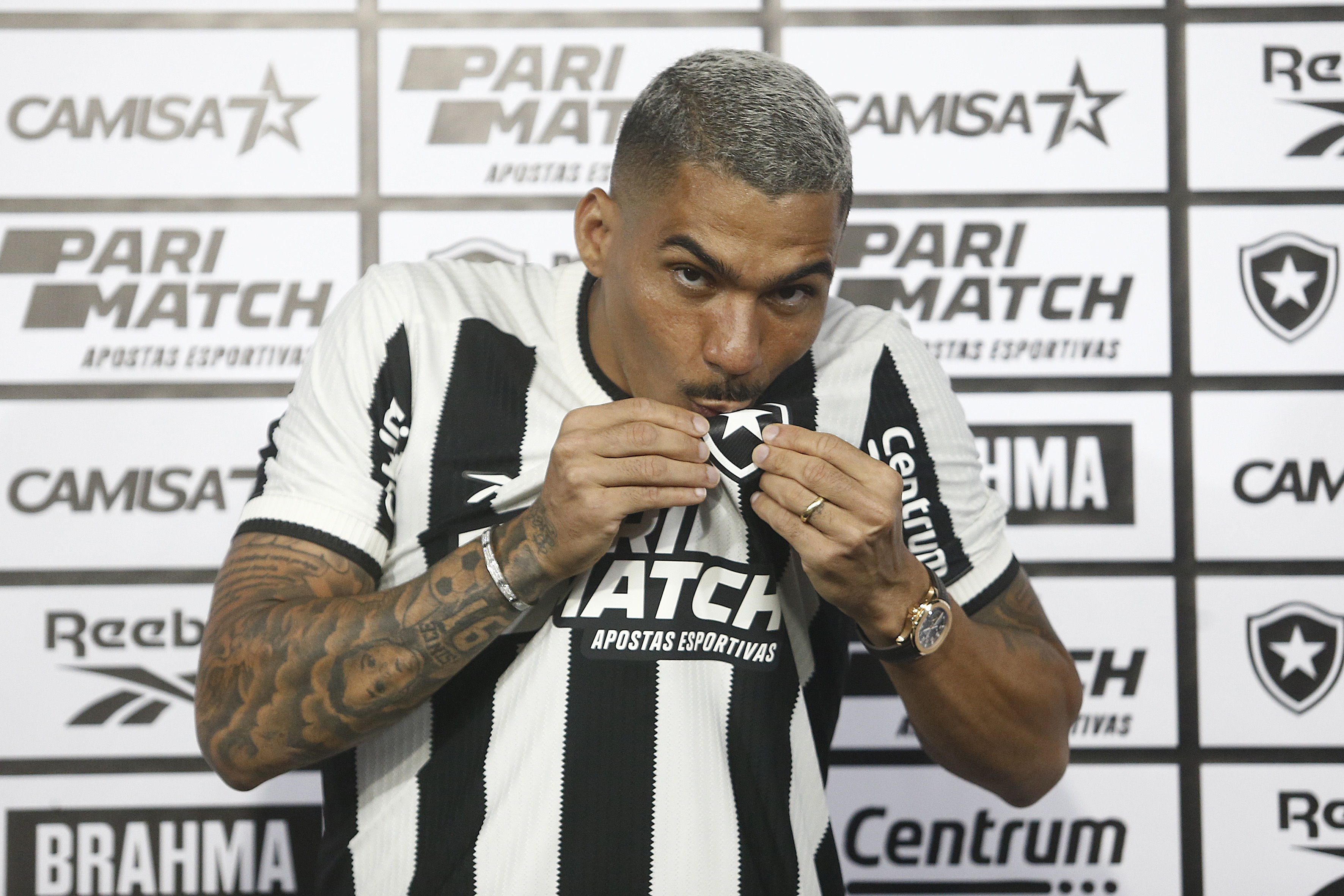 A Gazeta | Botafogo apresenta Allan como reforço: 'Sempre fui torcedor'