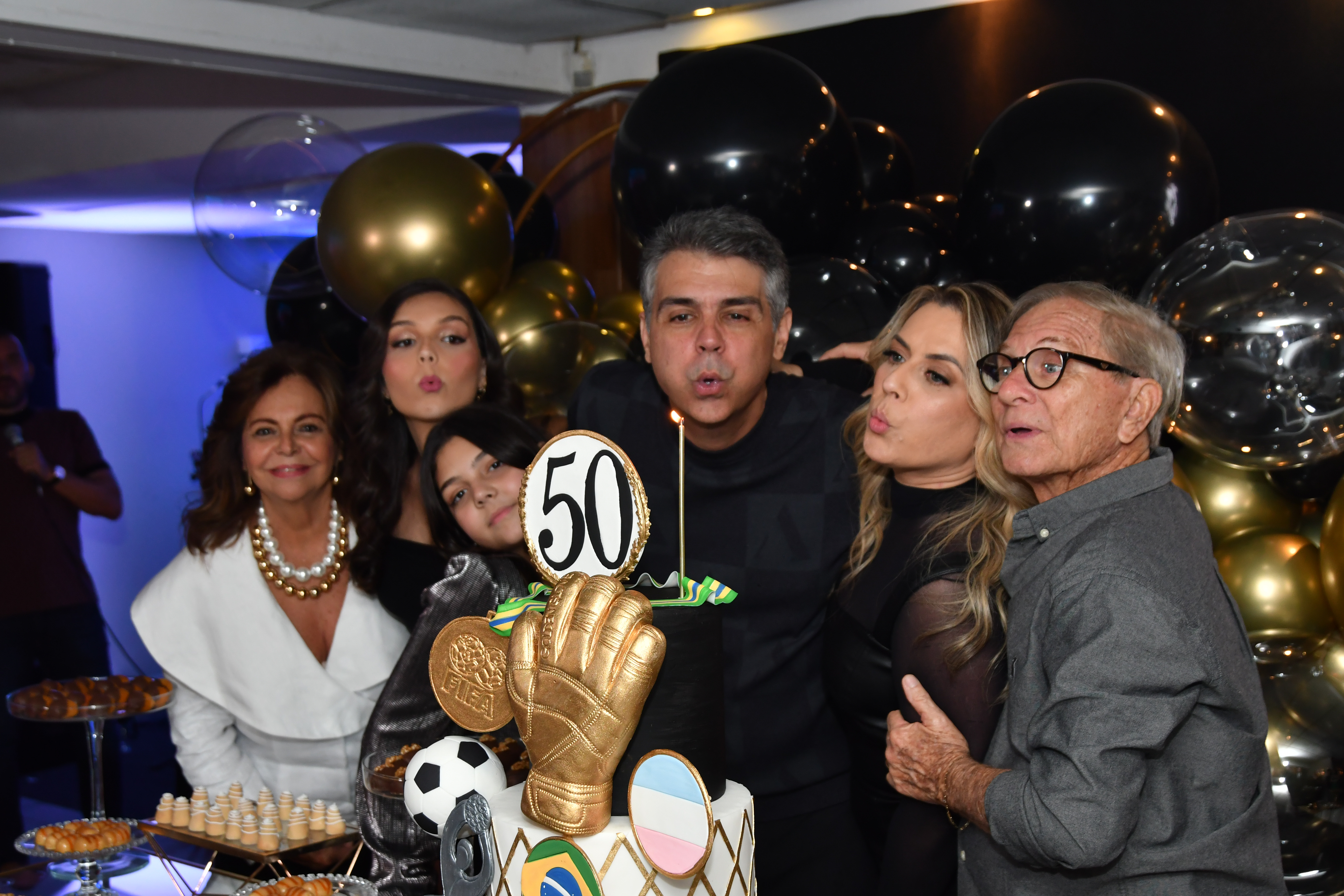 HZ | Pierre Almeida celebra 50 anos com festa em Vitória; veja fotos ...