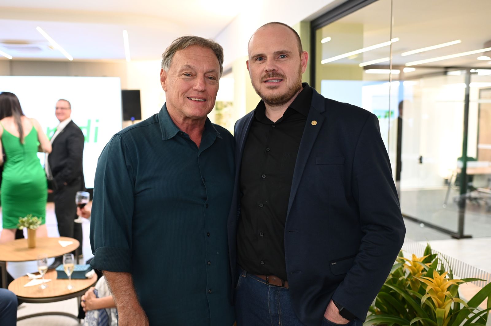 HZ | Sicredi inaugura nova agência com coquetel para empresários; veja ...